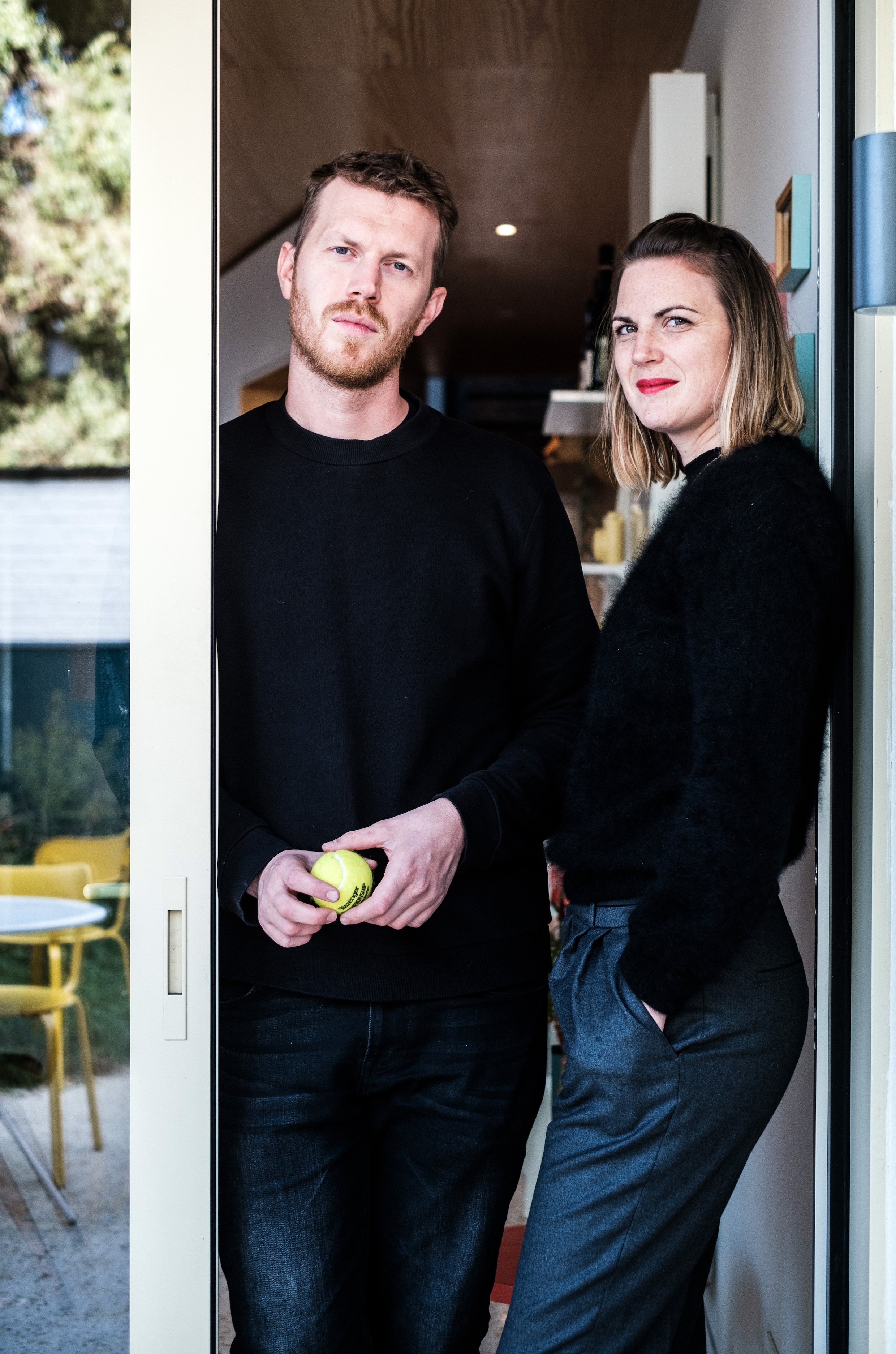 Schrijver Bert Moerman en zus Lore: ‘Het was altijd vloeken op de ...