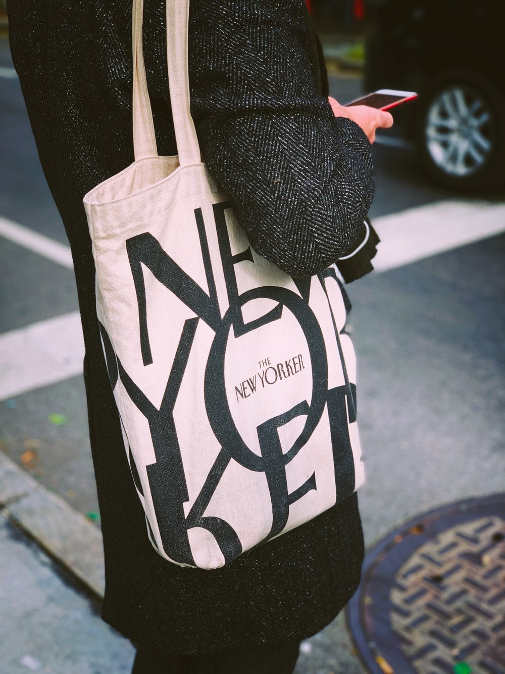 De totebag lijkt een blijver te zijn. Is het rijk van de dure ...