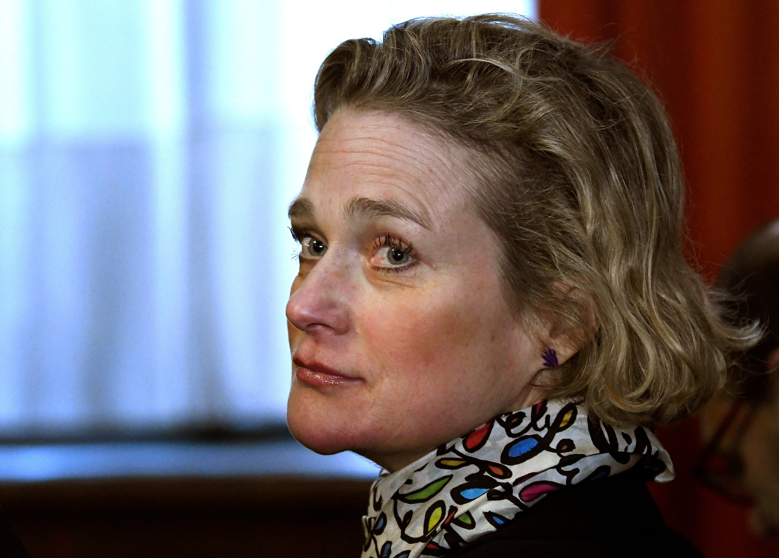 Koning Albert II geeft toe dat hij biologische vader van Delphine Boël ...