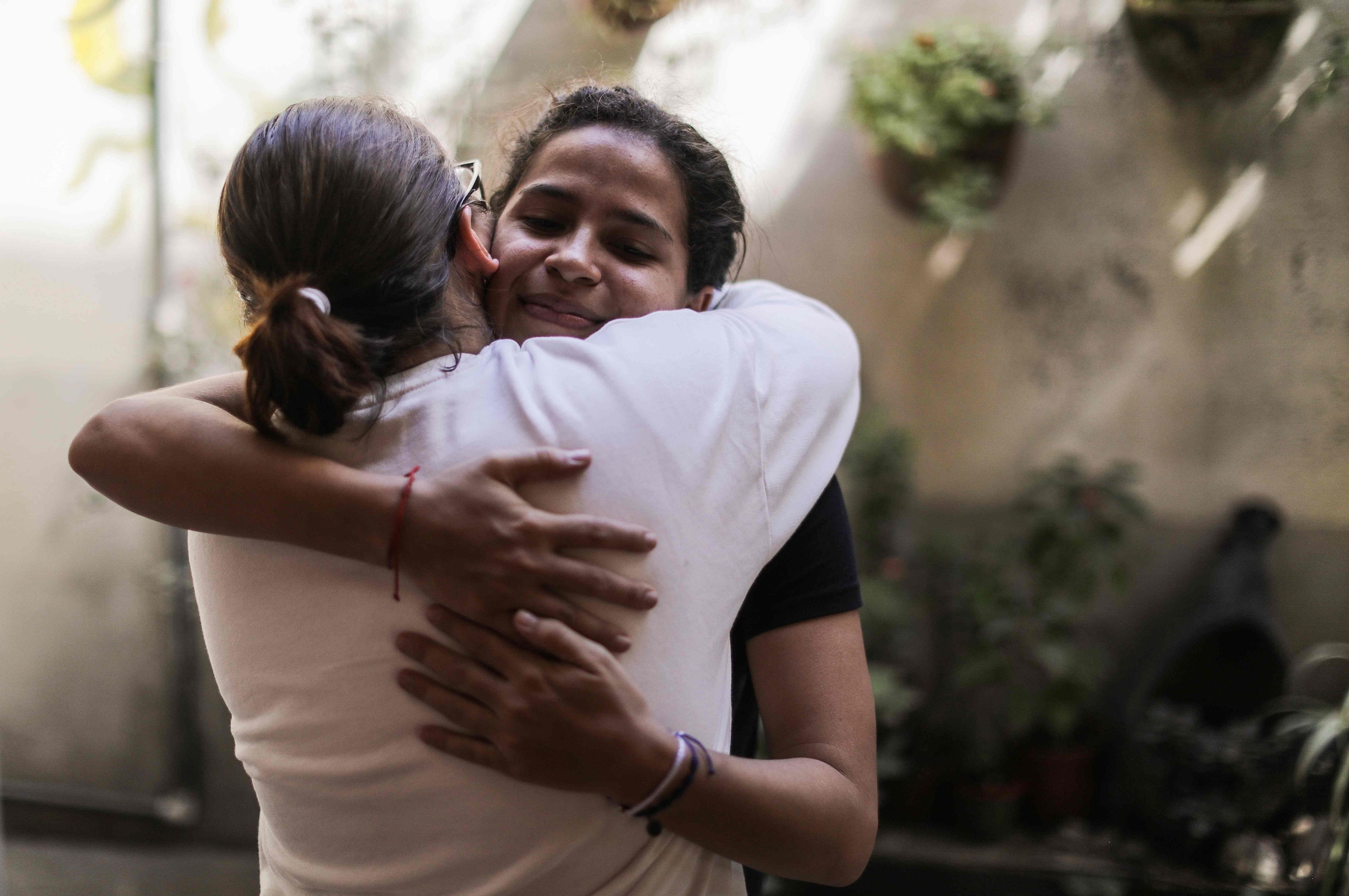 Vader van vrijgelaten Belgisch-Nicaraguaanse activiste Amaya Coppens ...