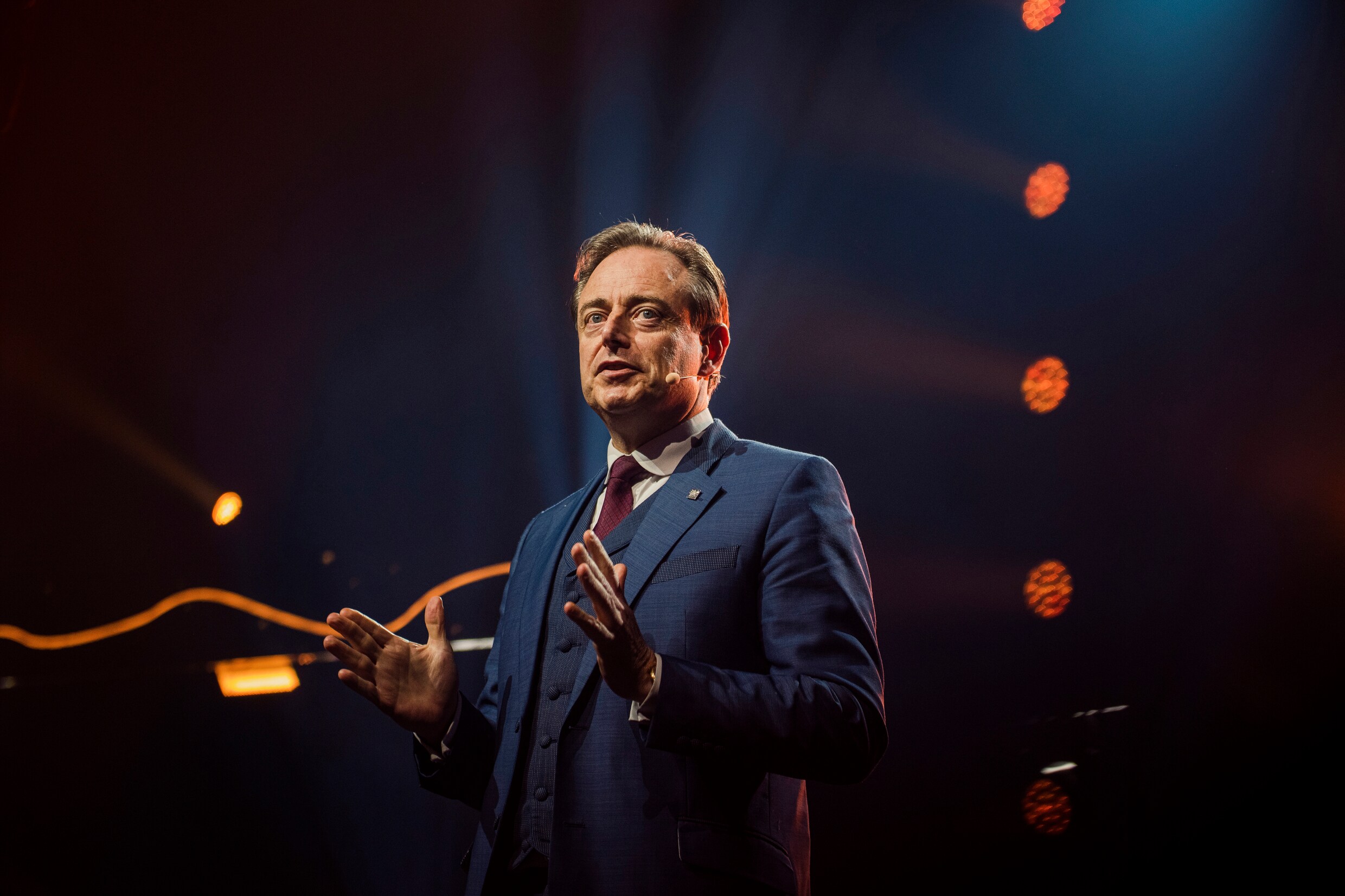 ‘Verhoging laagste pensioenen is prioriteit’: De Wever reikt ...