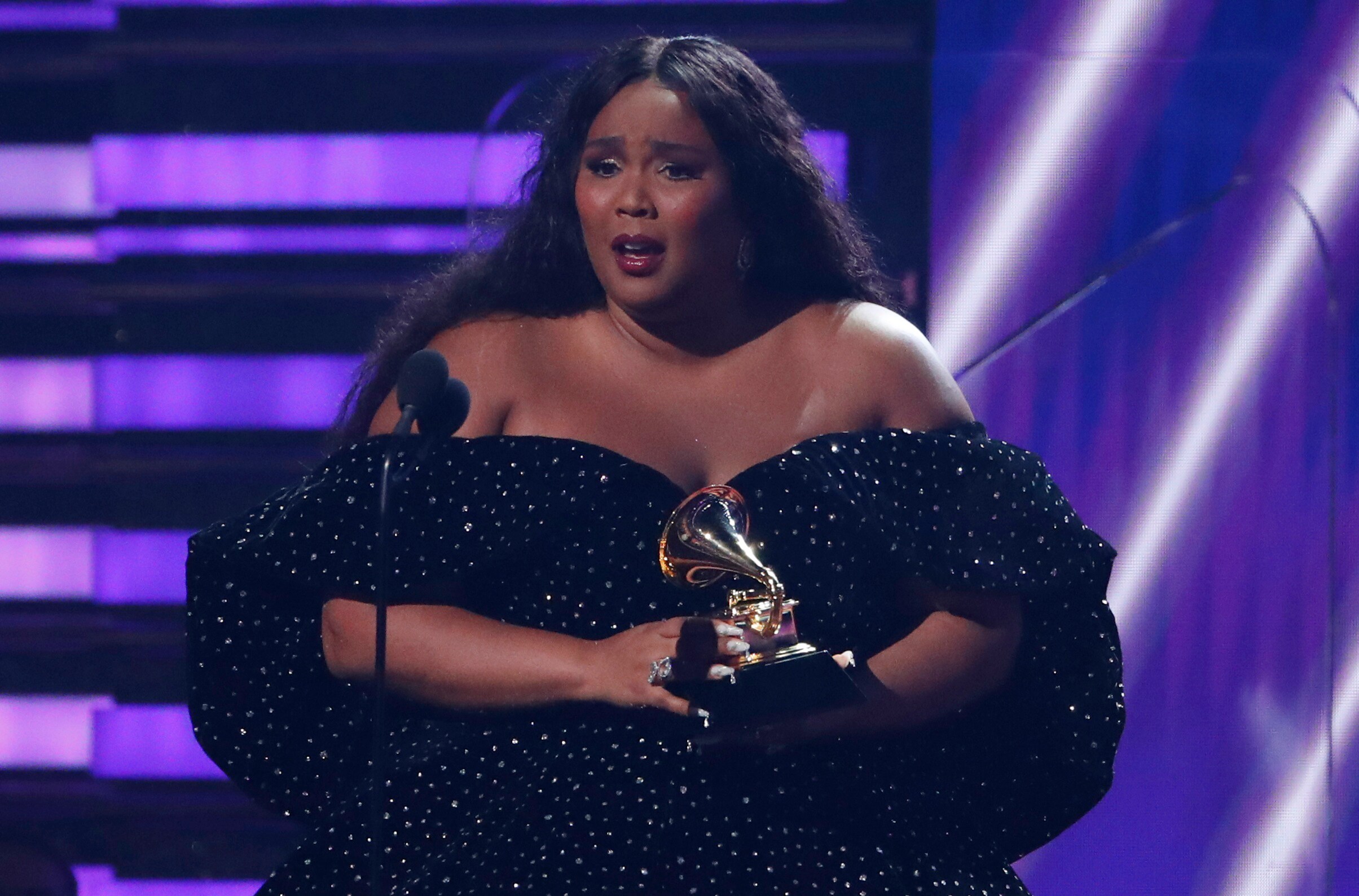 Popfenomeen Lizzo veegt de schoonheids­idealen aan haar ‘fine ass’ | De ...