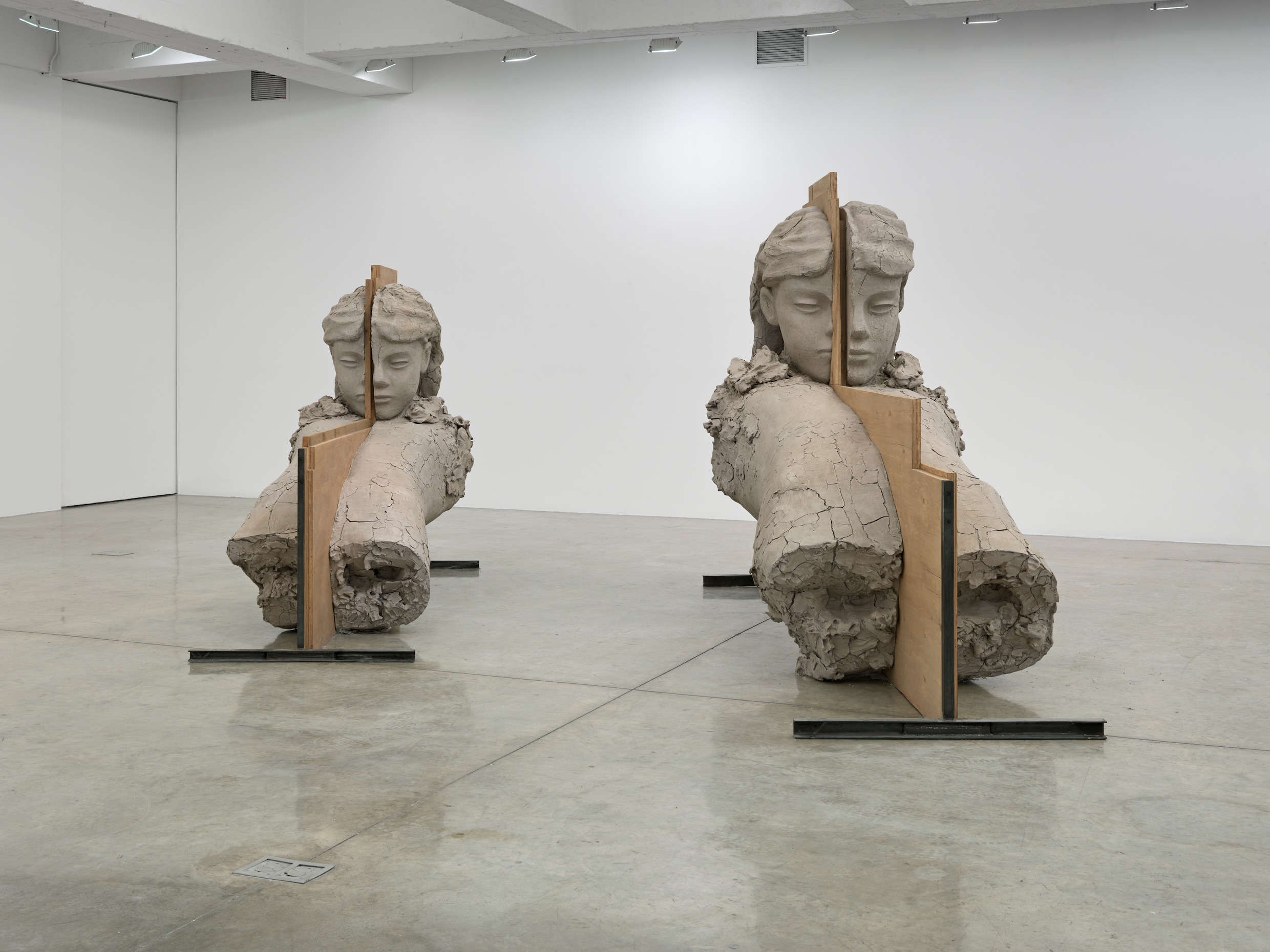 Kunstenaar Mark Manders: ‘Eigenlijk vind ik een tentoonstelling alleen maar fijn als er niemand ...