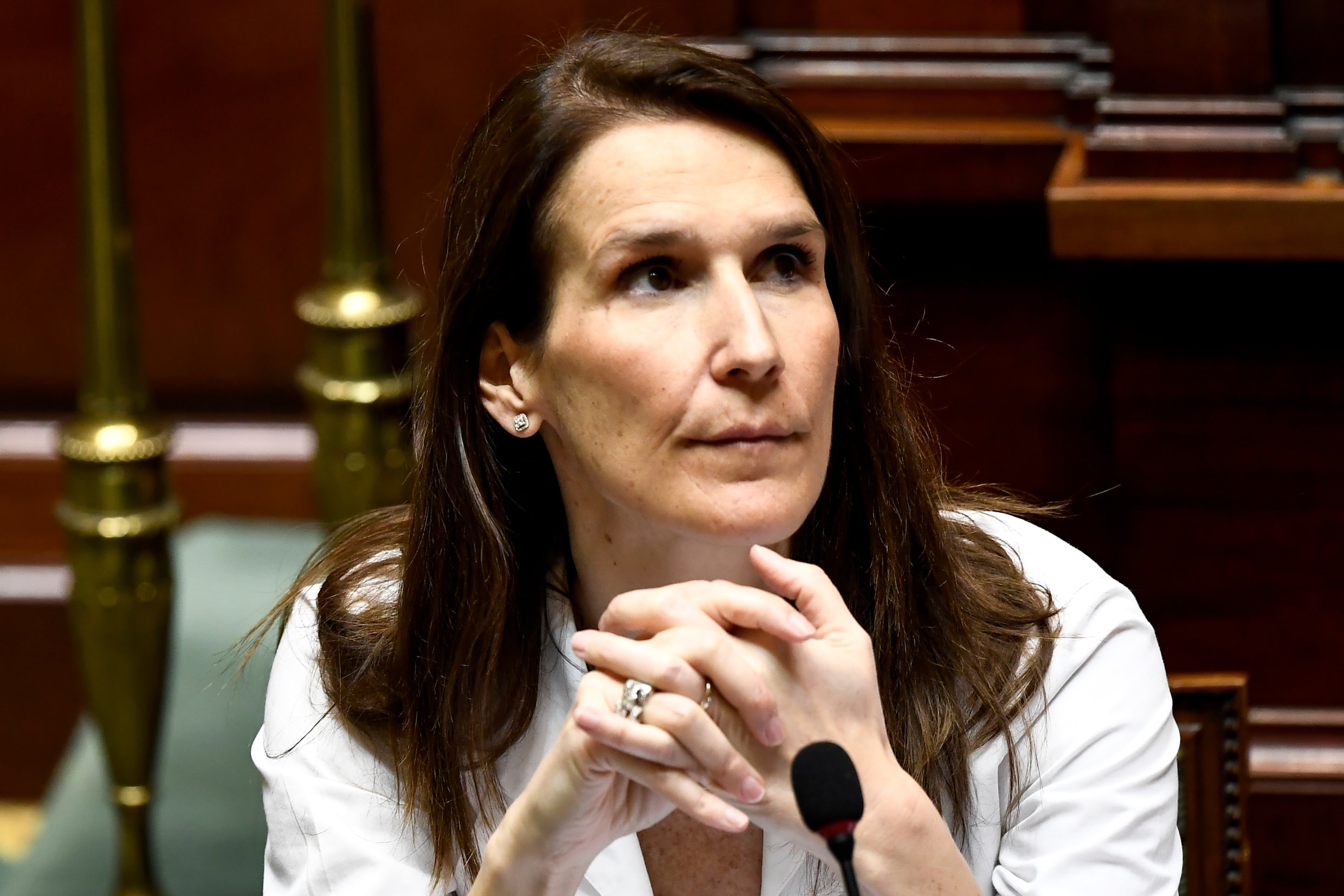 Wilmès verdedigt bezoek in woon-zorgcentra: ‘Mensen kunnen ook sterven ...