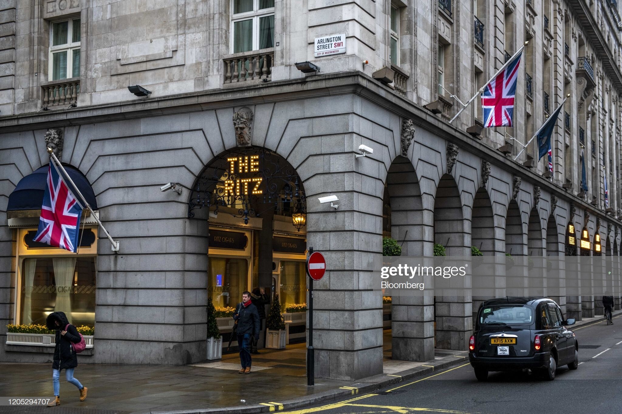 Diepe kloof tussen puissant rijke tweelingbroers Barclay | De Morgen