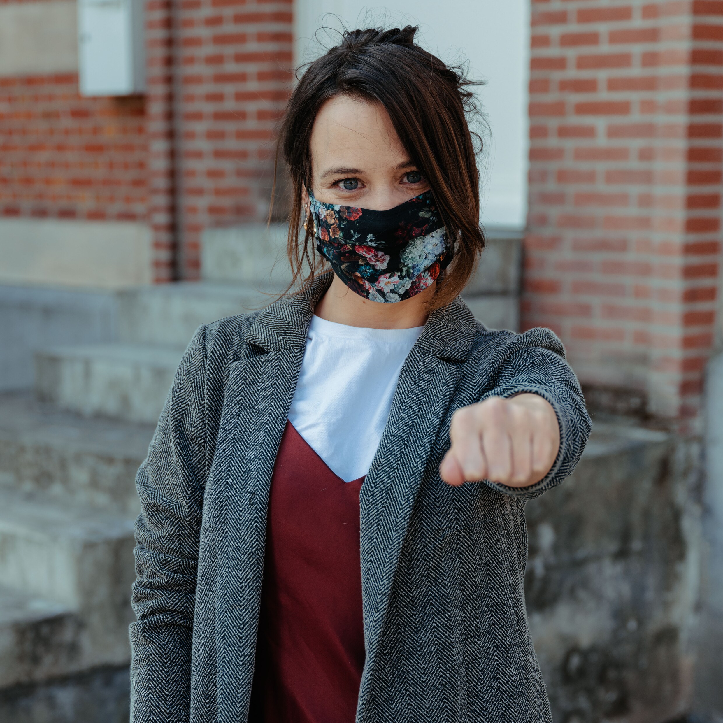 Nu kussen of handen schudden niet meer mag: hebben we nieuwe ...