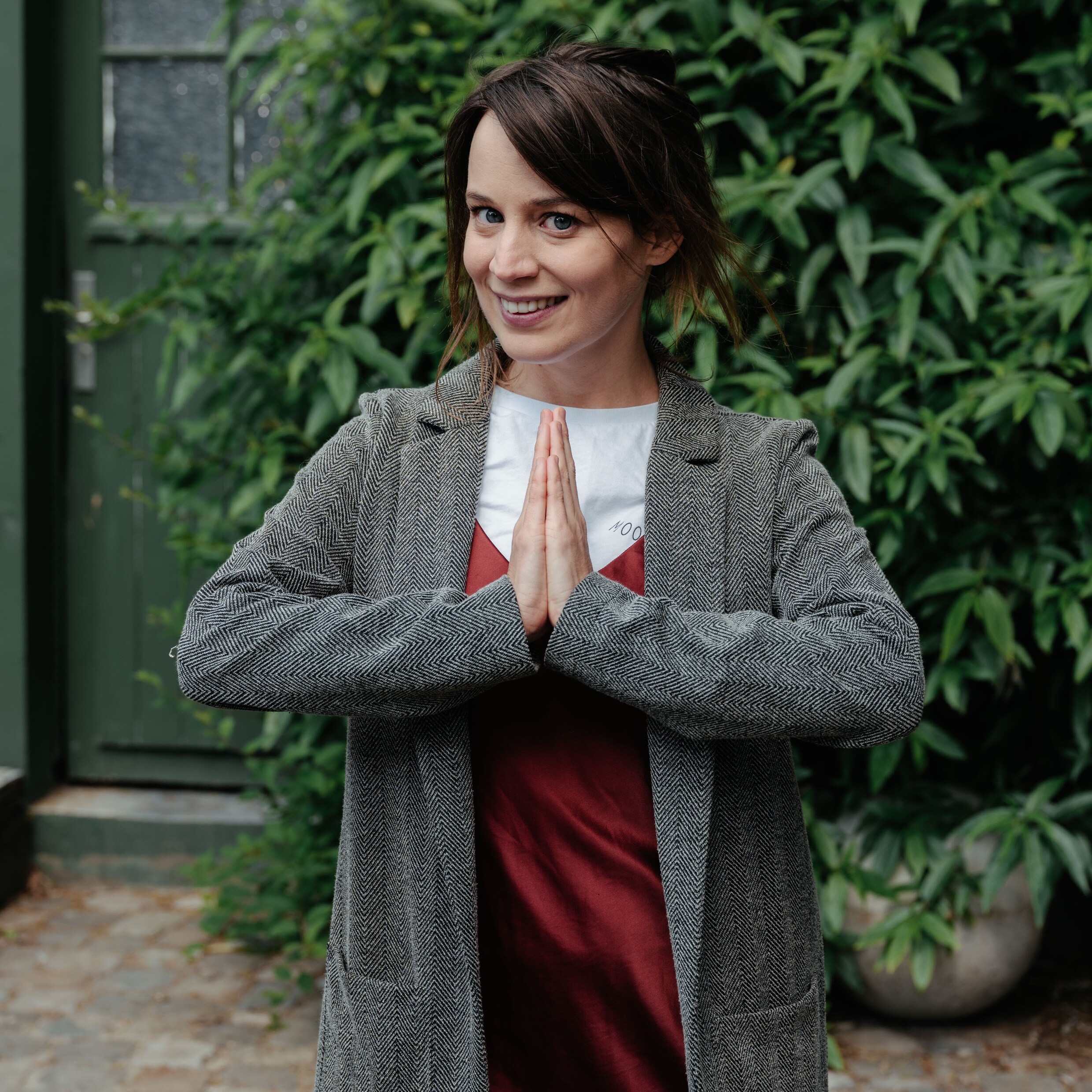 Nu kussen of handen schudden niet meer mag: hebben we nieuwe ...