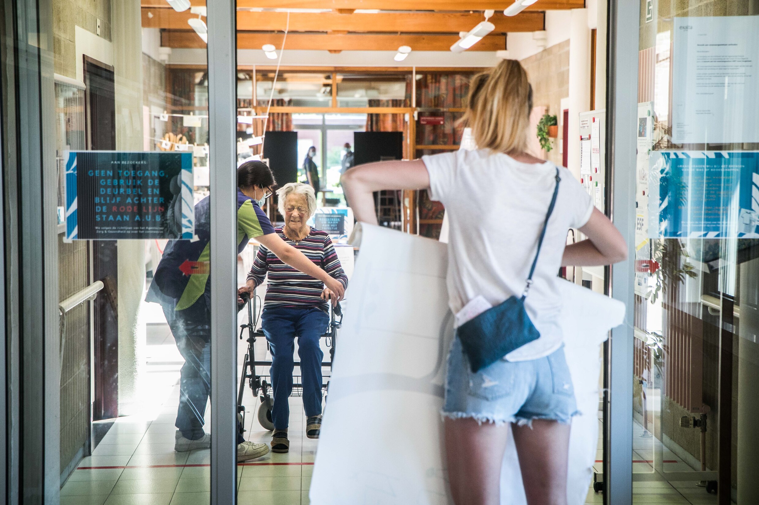 Opnieuw bezoek in de woon-zorgcentra: ‘De enige uitdrukking die ik nog ...