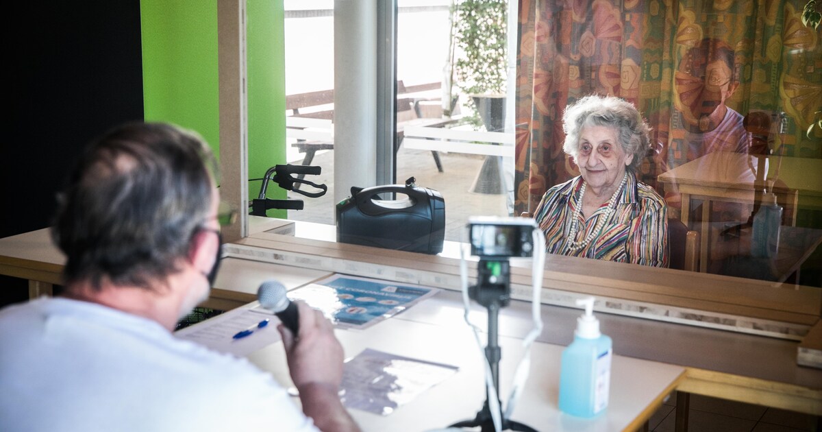 Opnieuw bezoek in de woon-zorgcentra: ‘De enige uitdrukking die ik nog ...