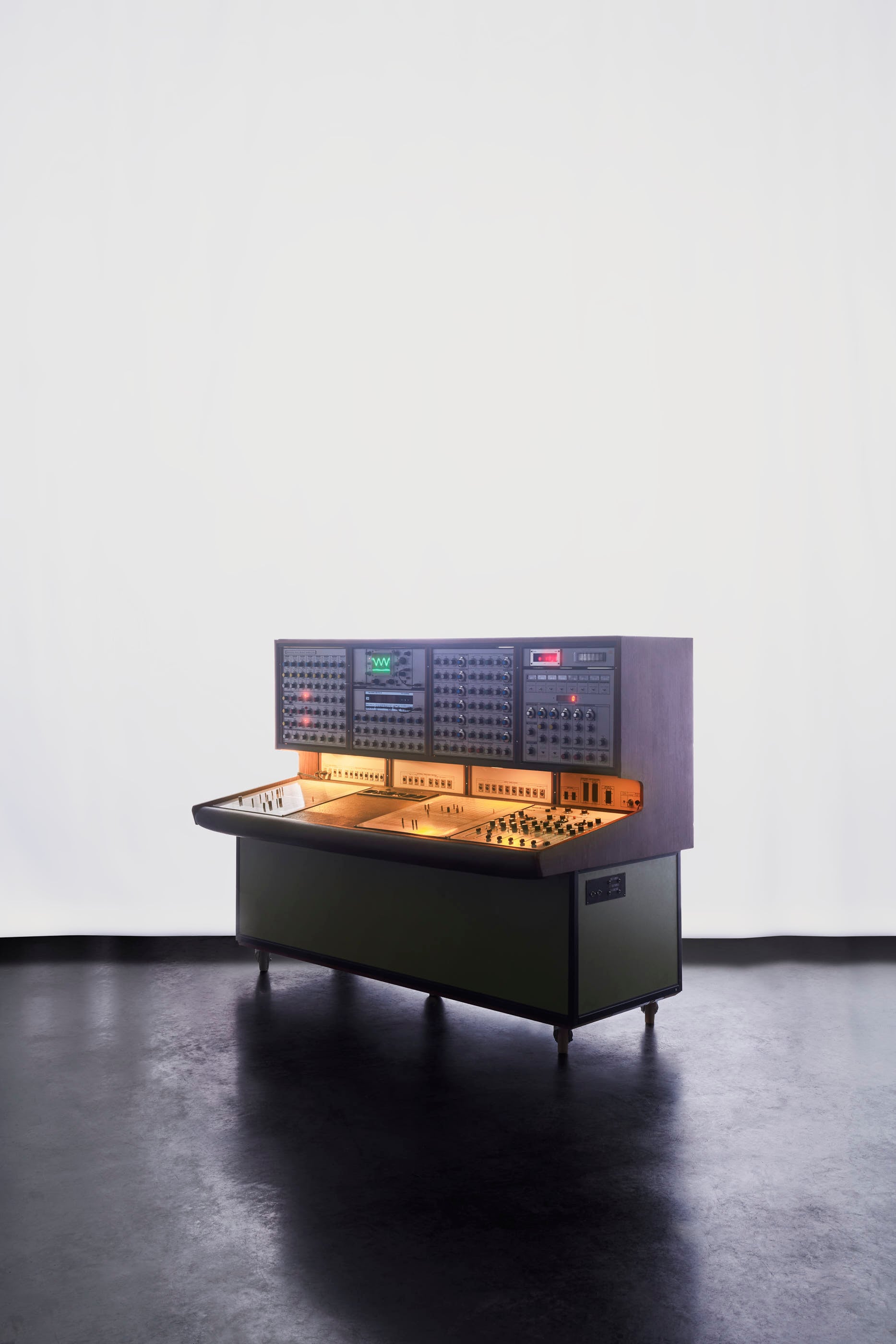 Op hun nieuwe plaat temt Soulwax een beest van een synthesizer: ‘Alsof ...