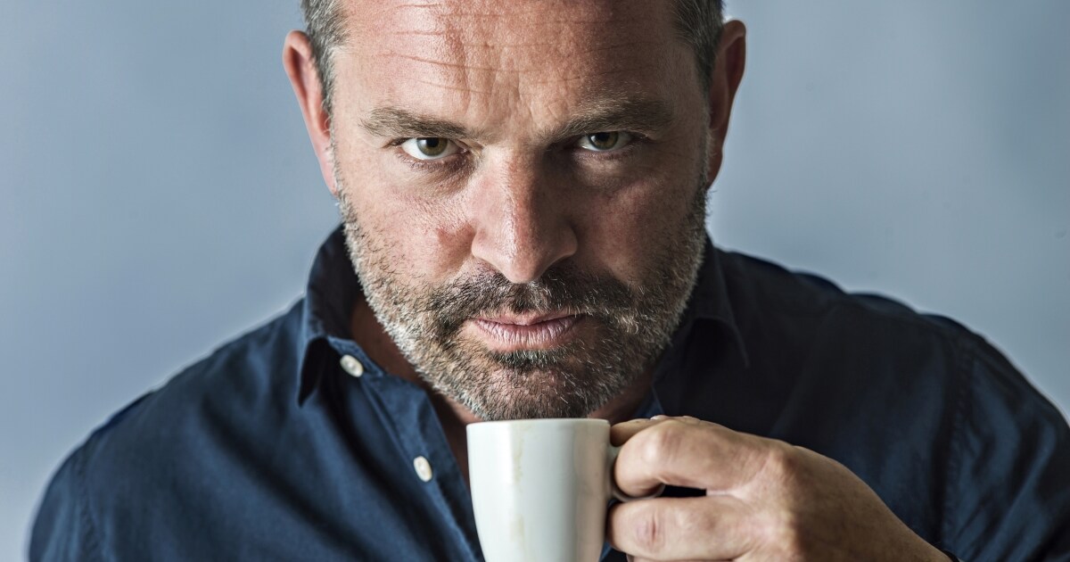 ‘Ik moet soms vechten tegen de somberheid, maar humor is een goed ...