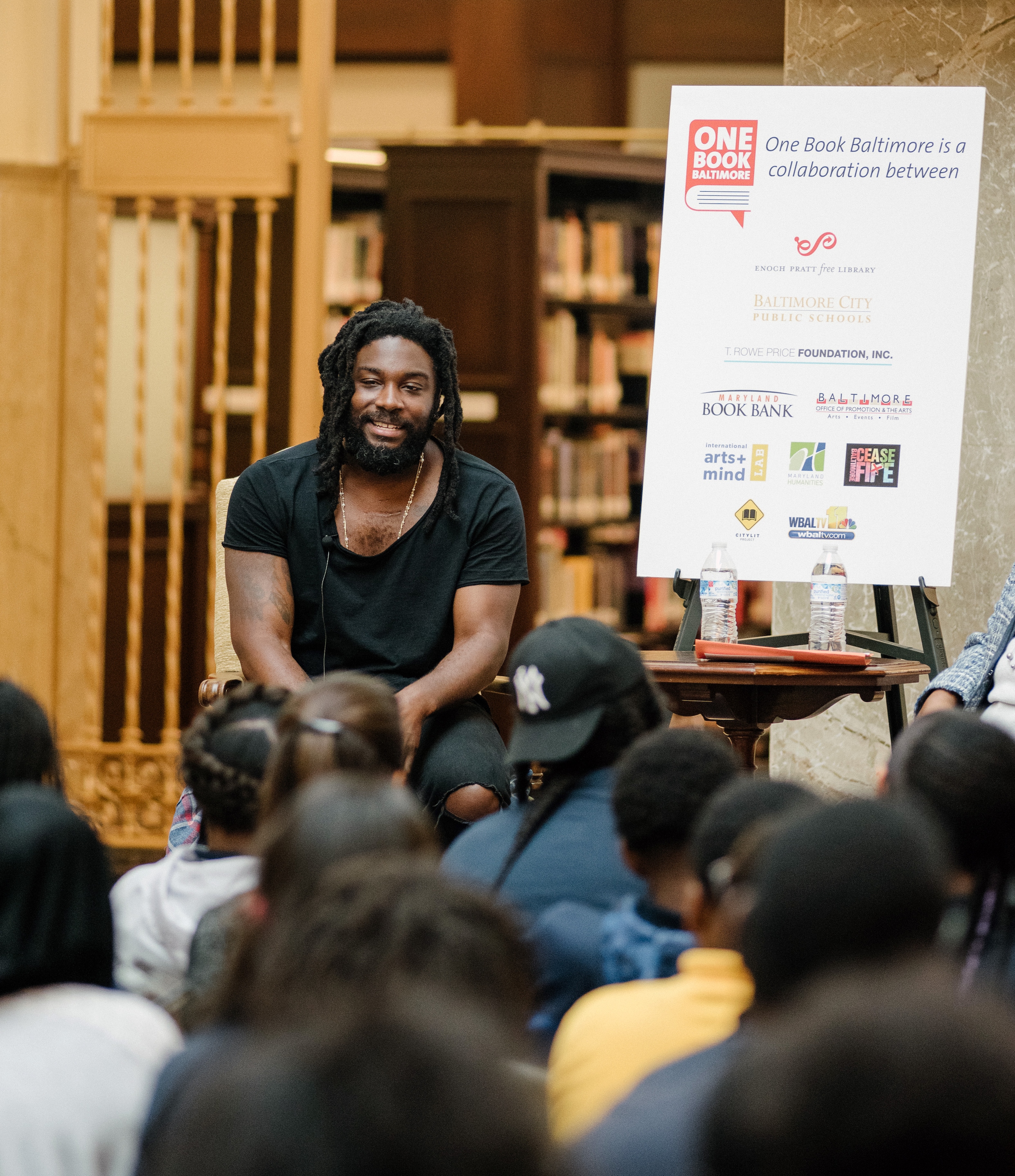 Auteur Jason Reynolds: ‘Jongeren móéten boos en opstandig zijn’ | De Morgen
