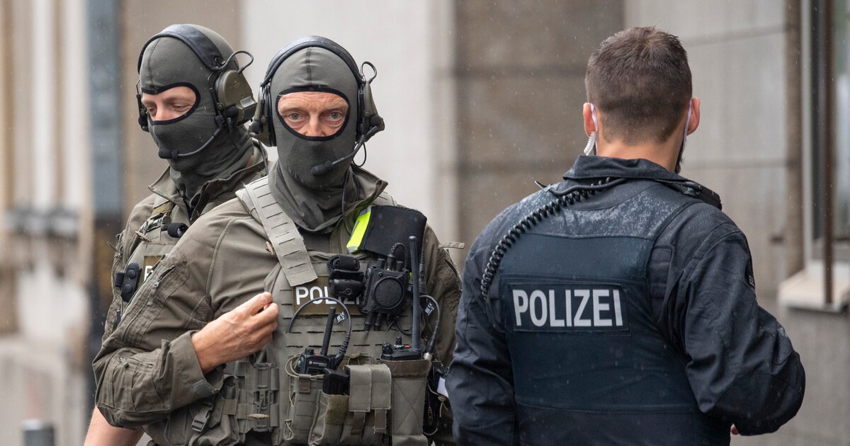 Duitse politie-eenheid opgedoekt vanwege nazisymbolen in extreemrechtse ...