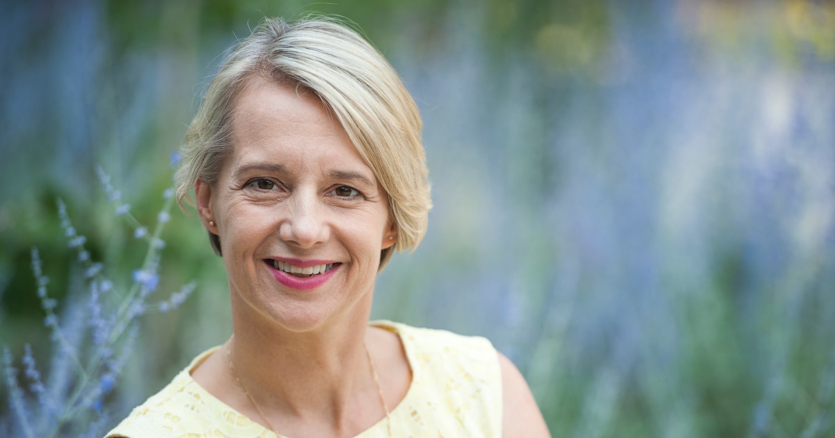 ‘Maak van transparante mondmaskers de standaard’: Helga Stevens ...