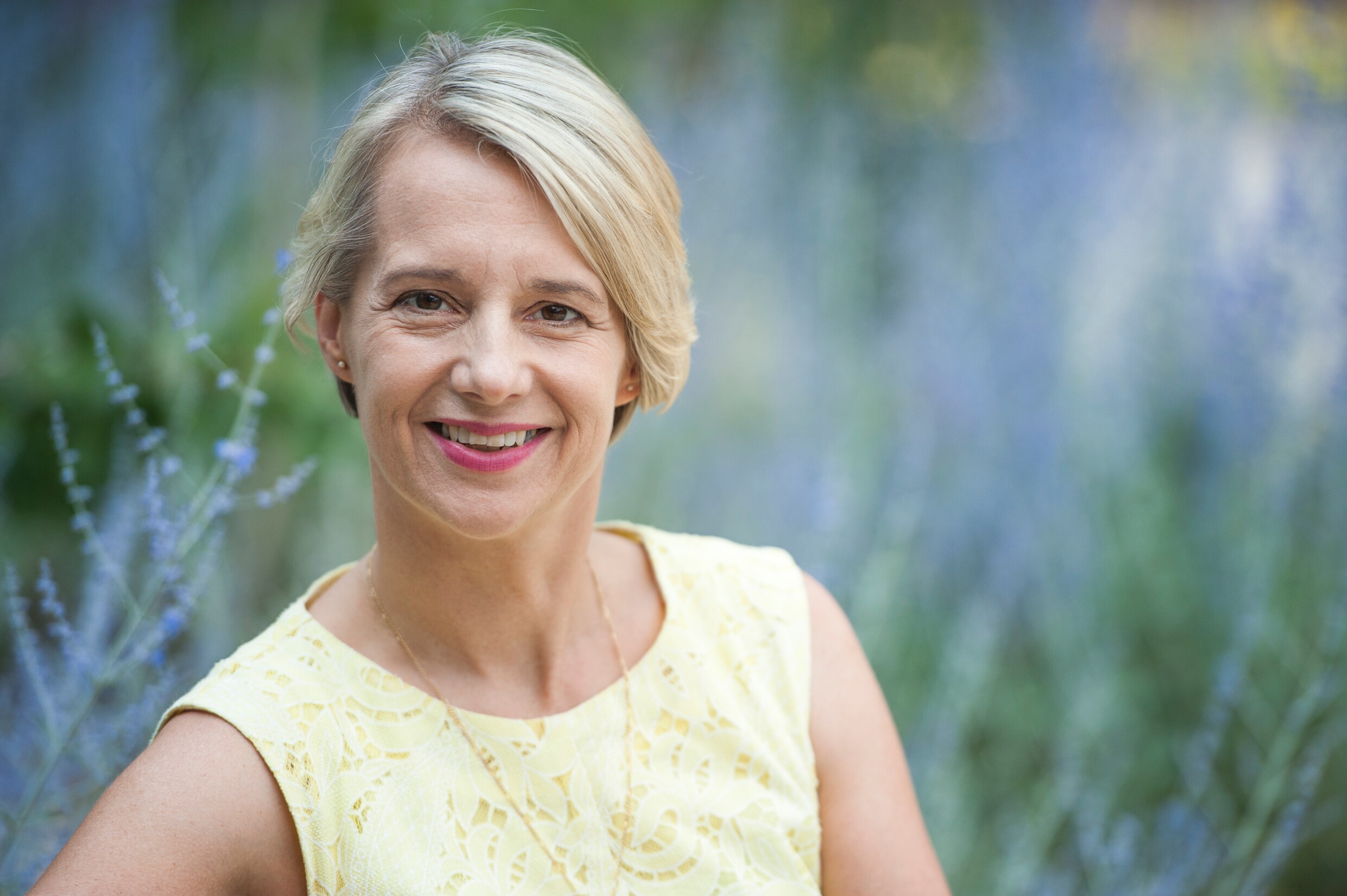 ‘Maak van transparante mondmaskers de standaard’: Helga Stevens ...