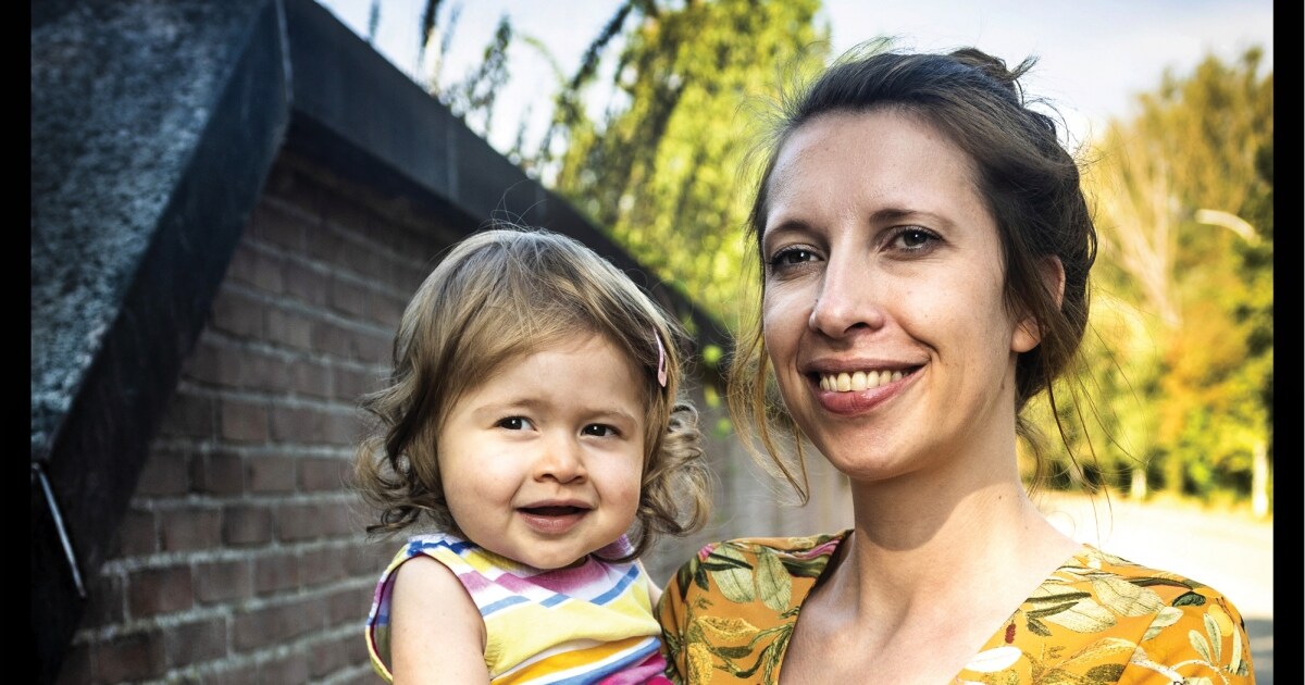 Hoe is het nu met baby Pia? ‘VTM en VRT maakten ruzie over ons’ | De Morgen