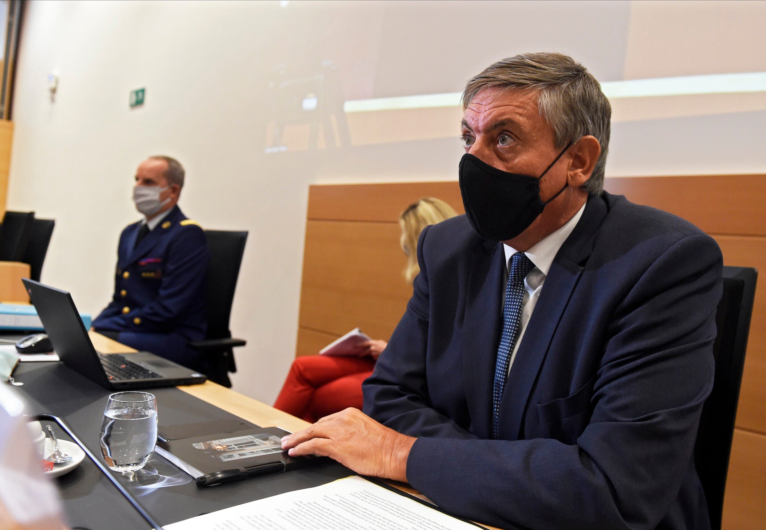Kamercommissie over zaak-Chovanec met Jambon en politietop: op alles ...