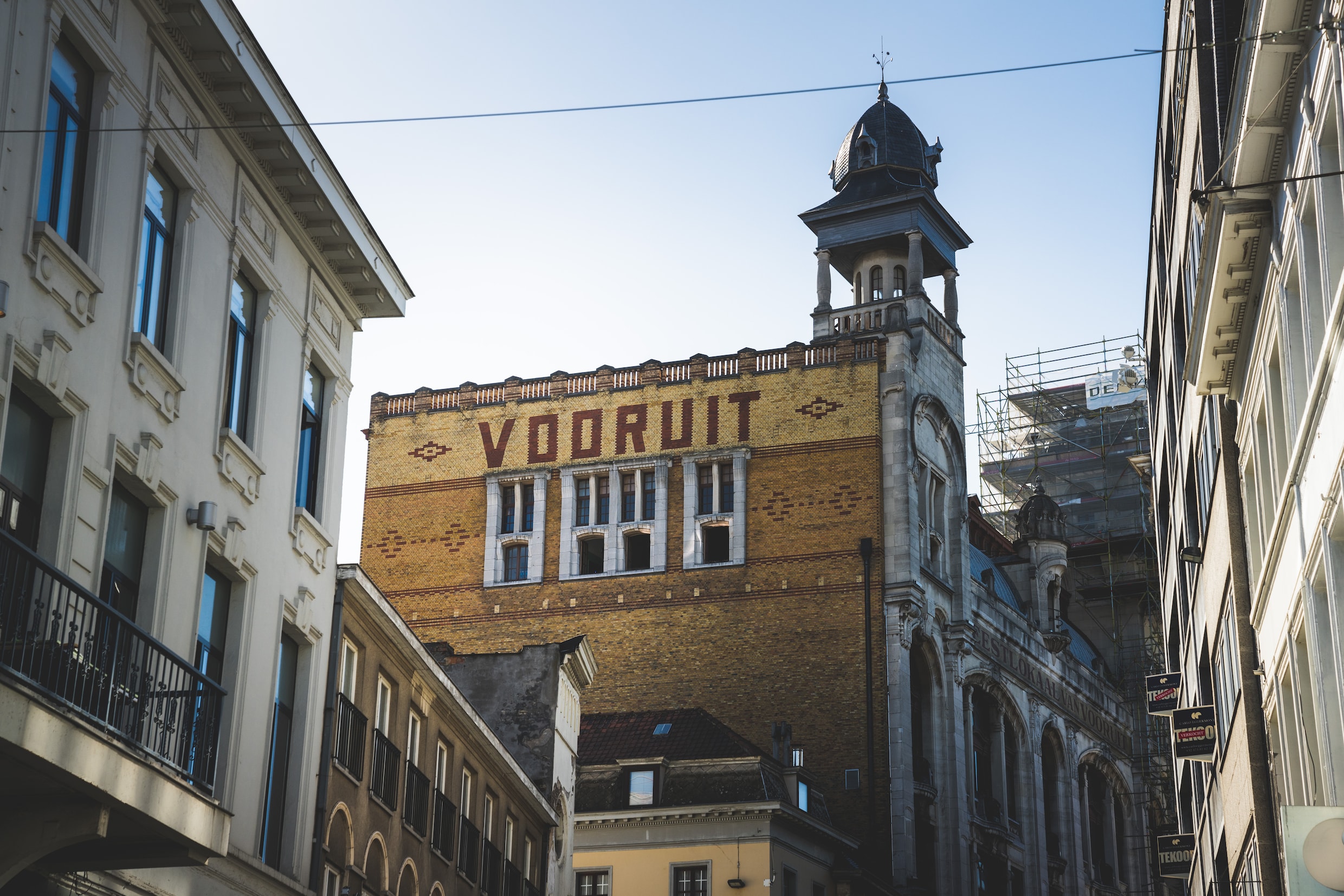 Sp.a was één dag sneller met registratie ‘VOORUIT’ dan kunstencentrum, maar Gentse Vooruit zou ...