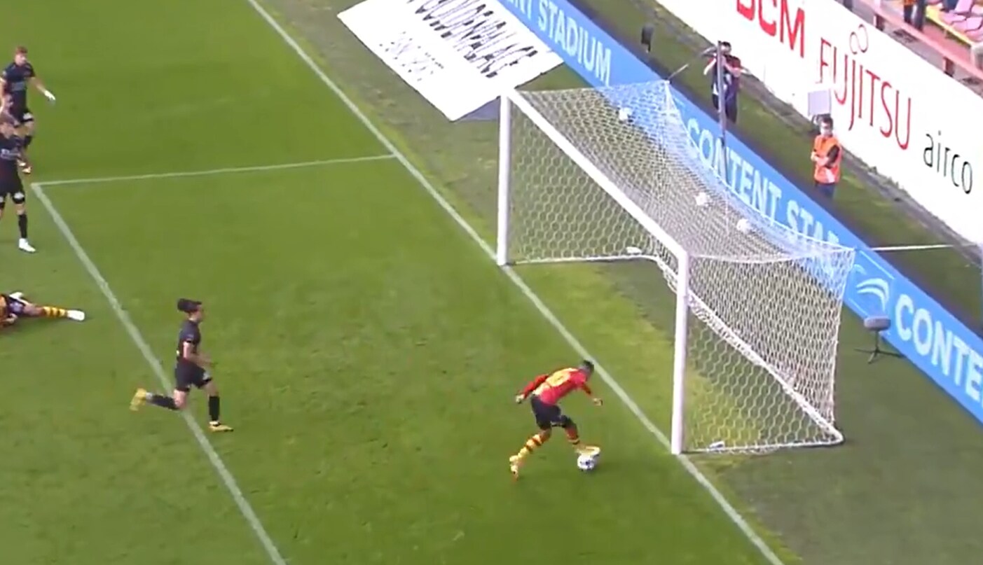 Nu al de misser van het jaar: Mechels toptalent Aster Vranckx wringt énorme kans de nek om | De ...