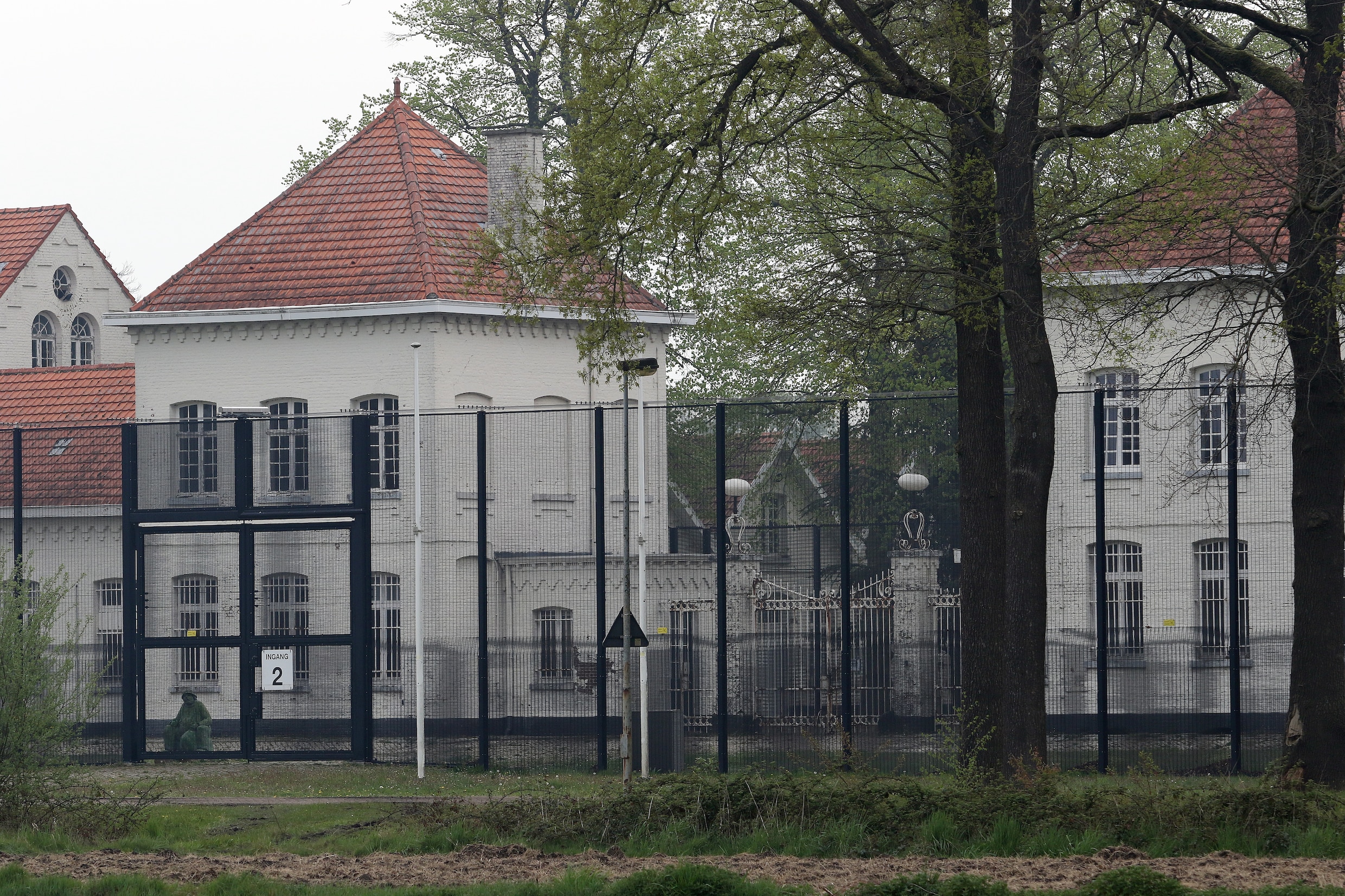 Dertigtal gedetineerden komt in opstand in gevangenis van Wortel | De ...