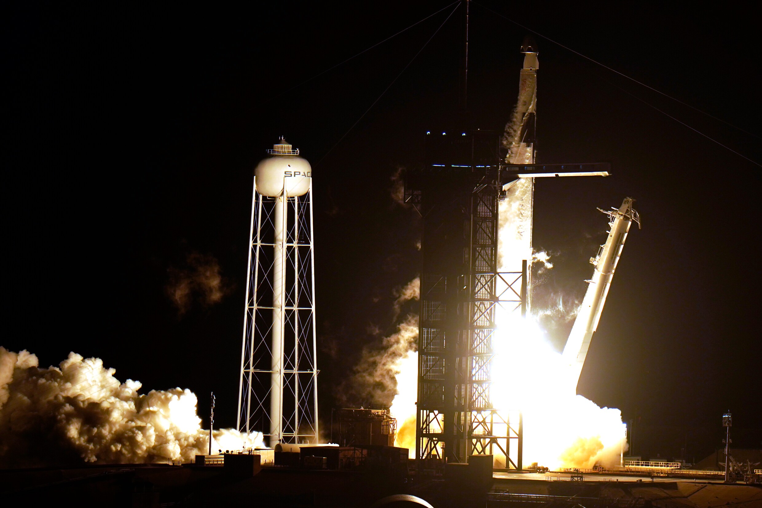 SpaceX-raket met vier astronauten met succes gelanceerd richting ...