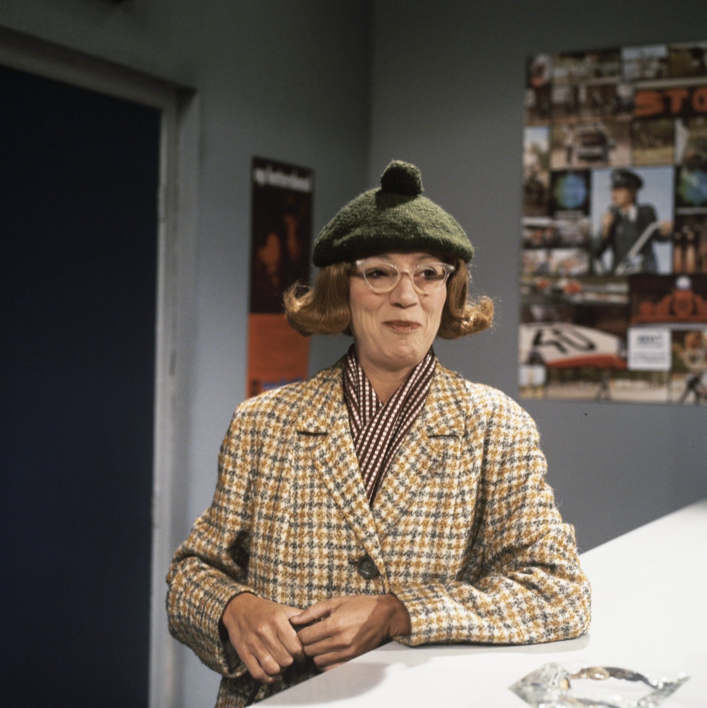 Met Corrie van Gorp (1942-2020) kon André van Duin alle kanten op | De ...