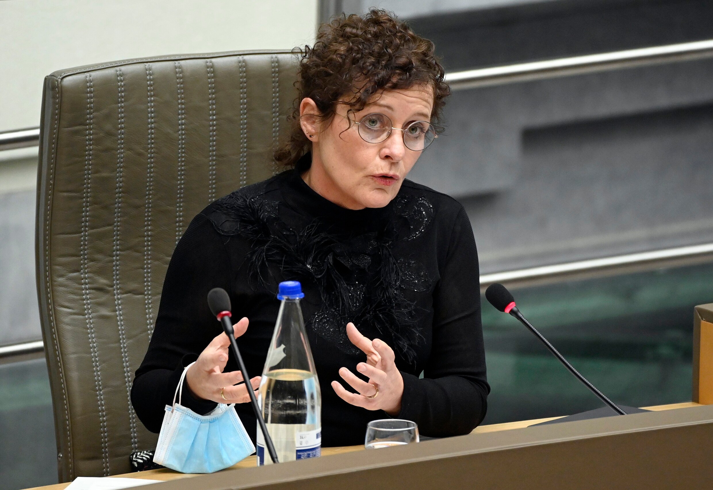 Minister Peeters plaveit weg naar Vlaamse kilometerheffing tegen 2025 ...