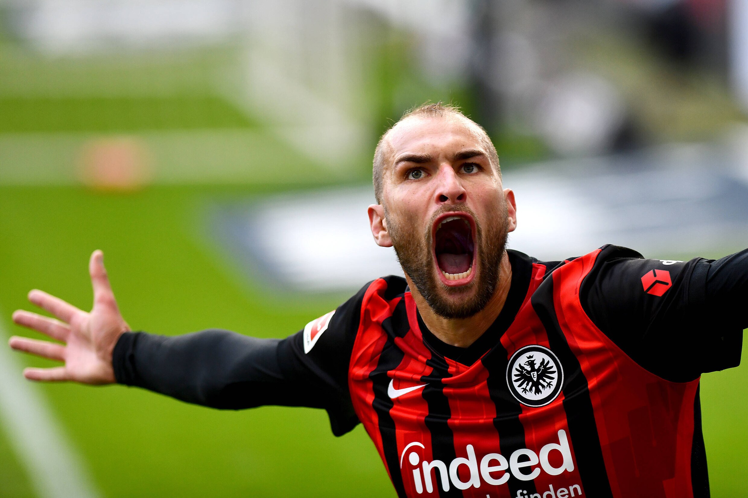 Bas Dost tekent in Brugge: ‘Ik ga bij Club vlammen als een gek’ | De Morgen