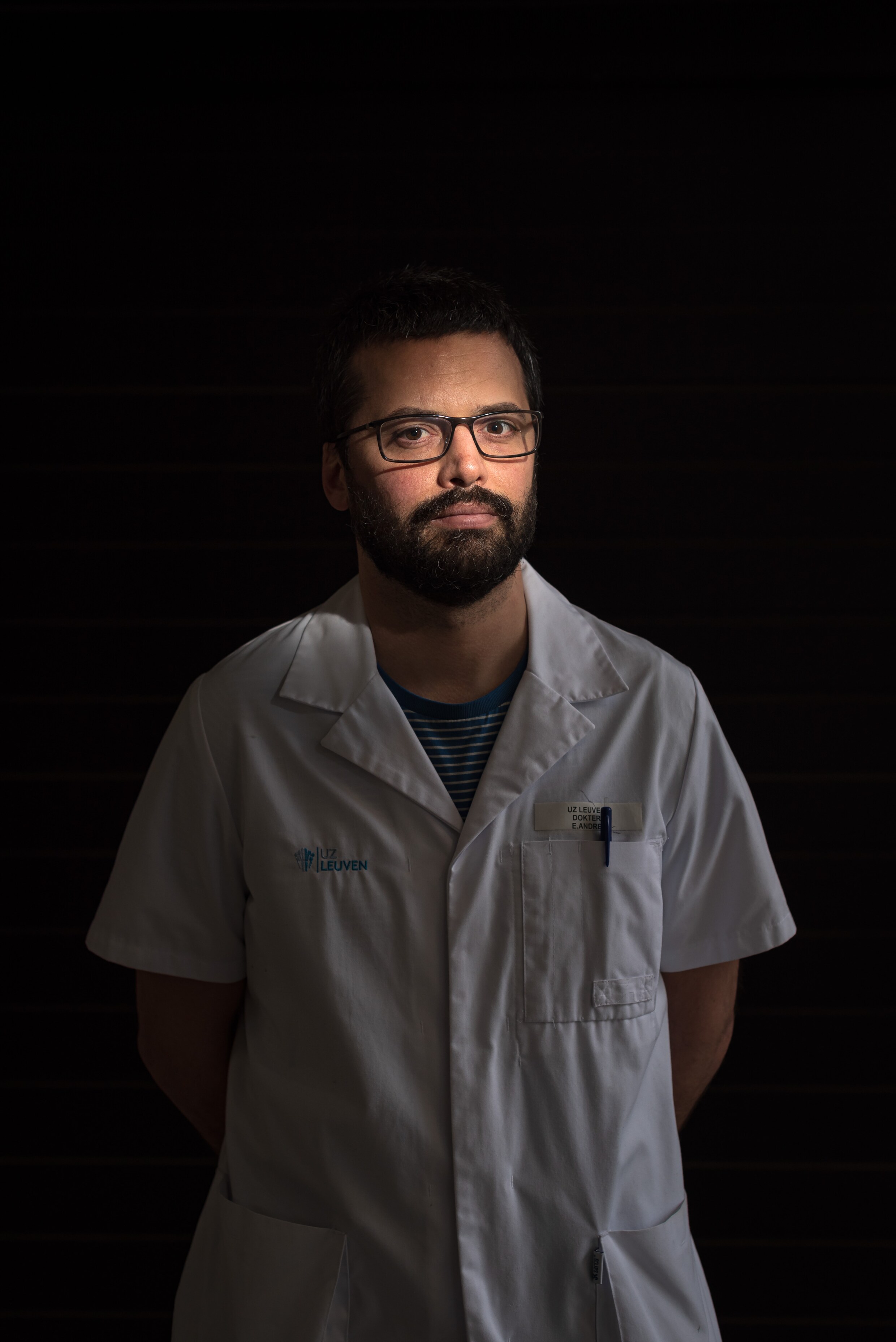 Microbioloog Emmanuel André: ‘Als iedereen ongeremd feest zijn de ...