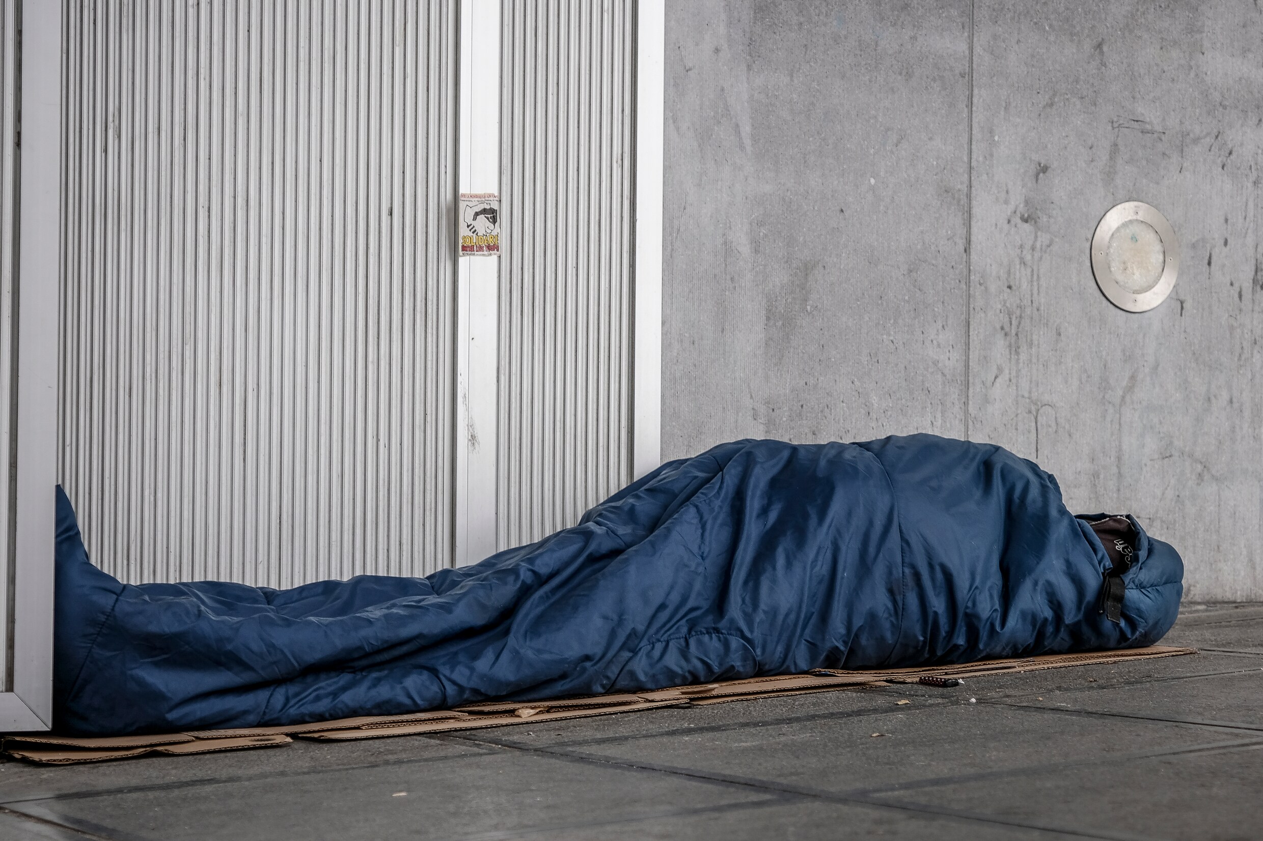 Brussels koudeplan voor daklozen ‘is doekje voor het bloeden’ | De Morgen