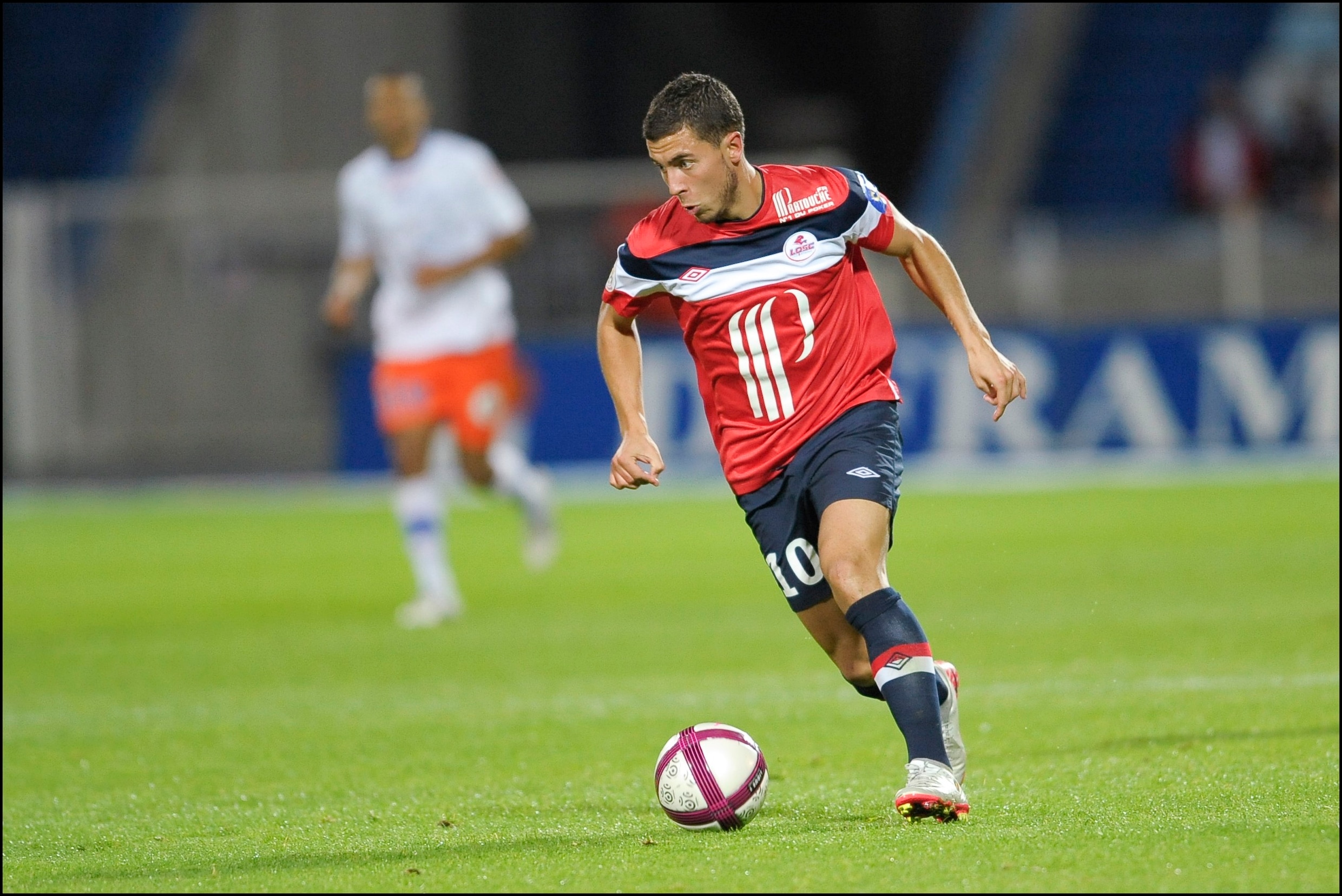 Wenger heeft 23 miljoen euro veil voor Eden Hazard | De Morgen