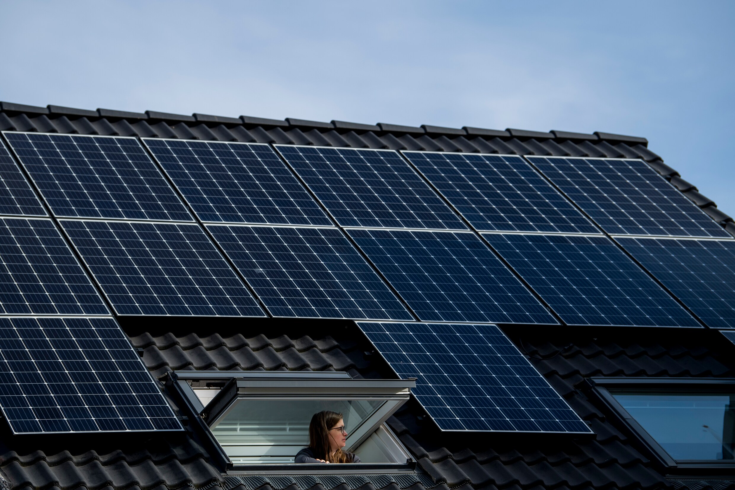 ‘Zonnepanelen zijn slachtoffer van hun eigen succes’: moeten mensen met ...