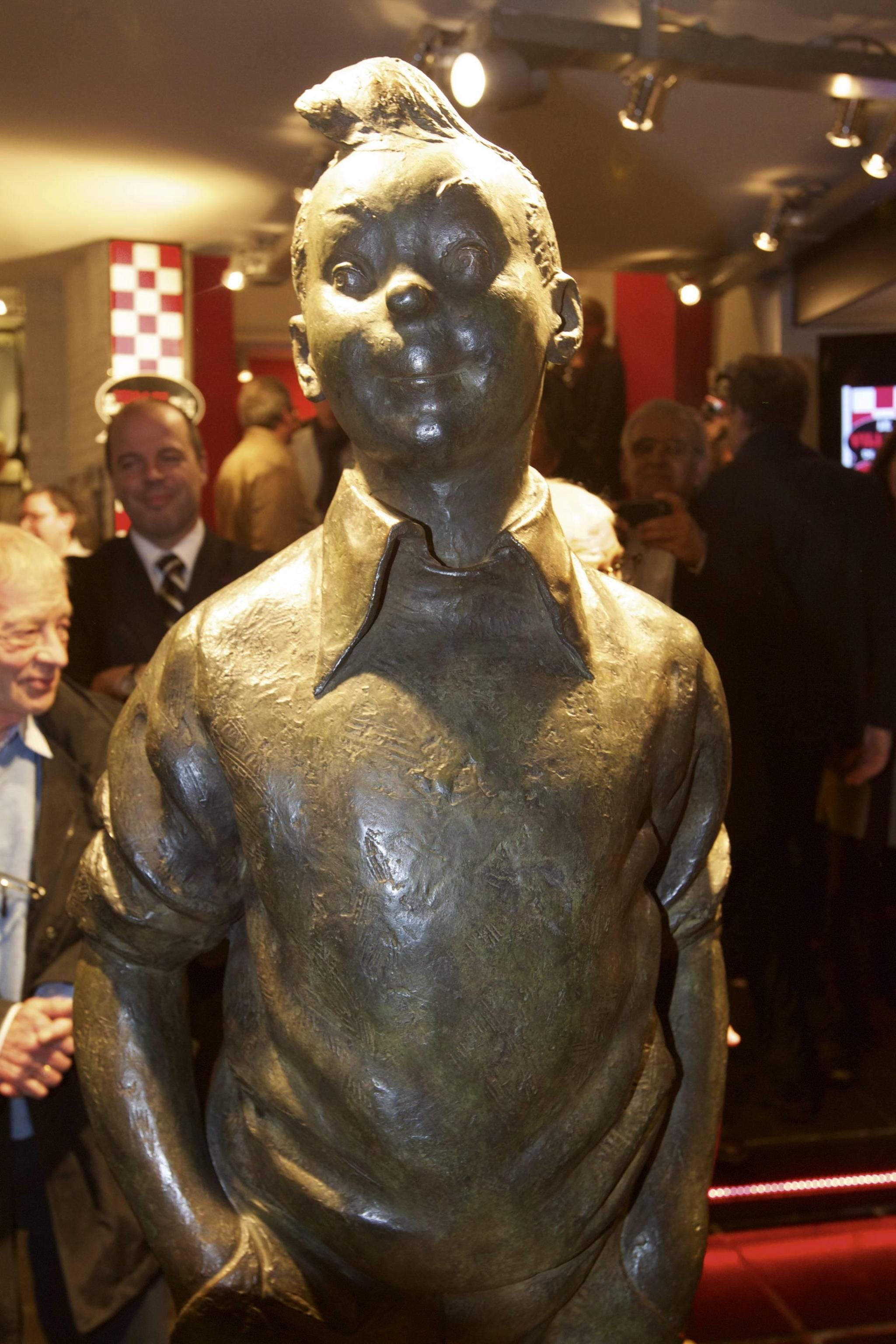 Kuifje en Bobbie krijgen bronzen standbeeld in Brussel | De Morgen