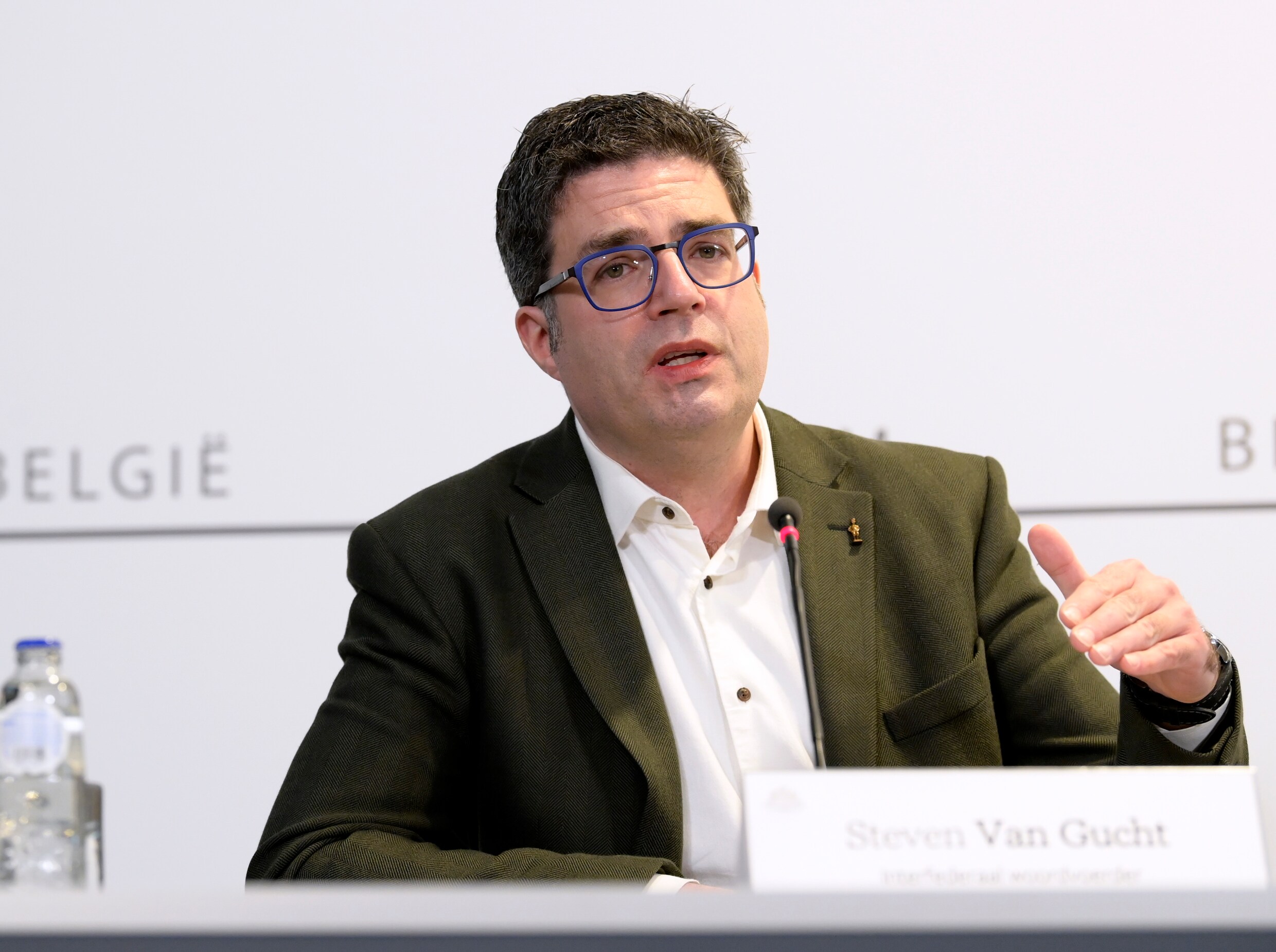 Nieuwe besmettingsgolf in het najaar volgens viroloog Steven Van Gucht ...