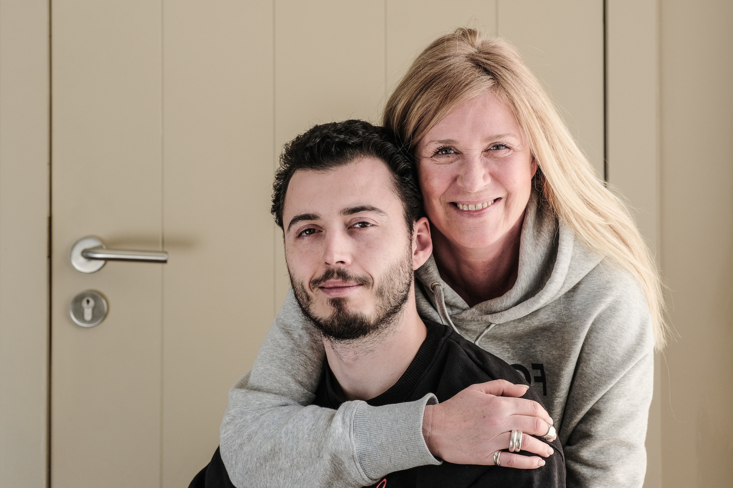 Barbara Sarafian en zoon Julian Borsani: ‘Sommigen vinden onze relatie ...