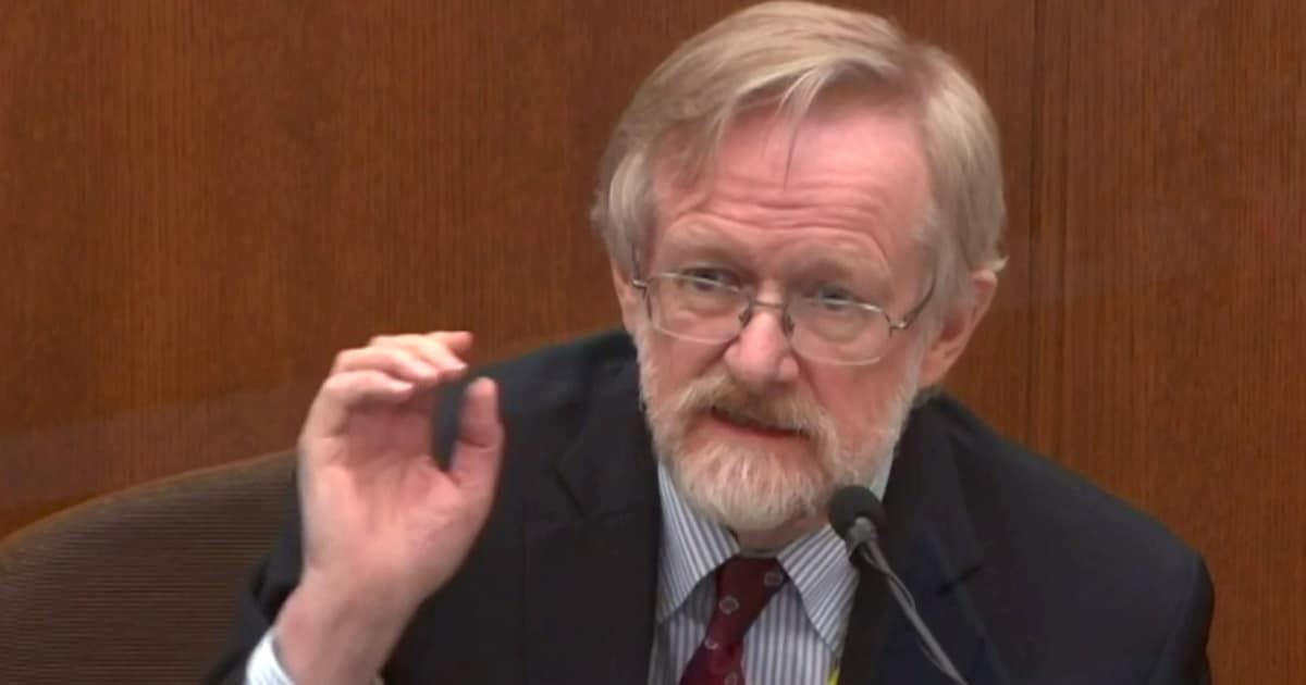 Longarts: ‘Agent hield knie nog 3 minuten en 27 seconden lang in George ...