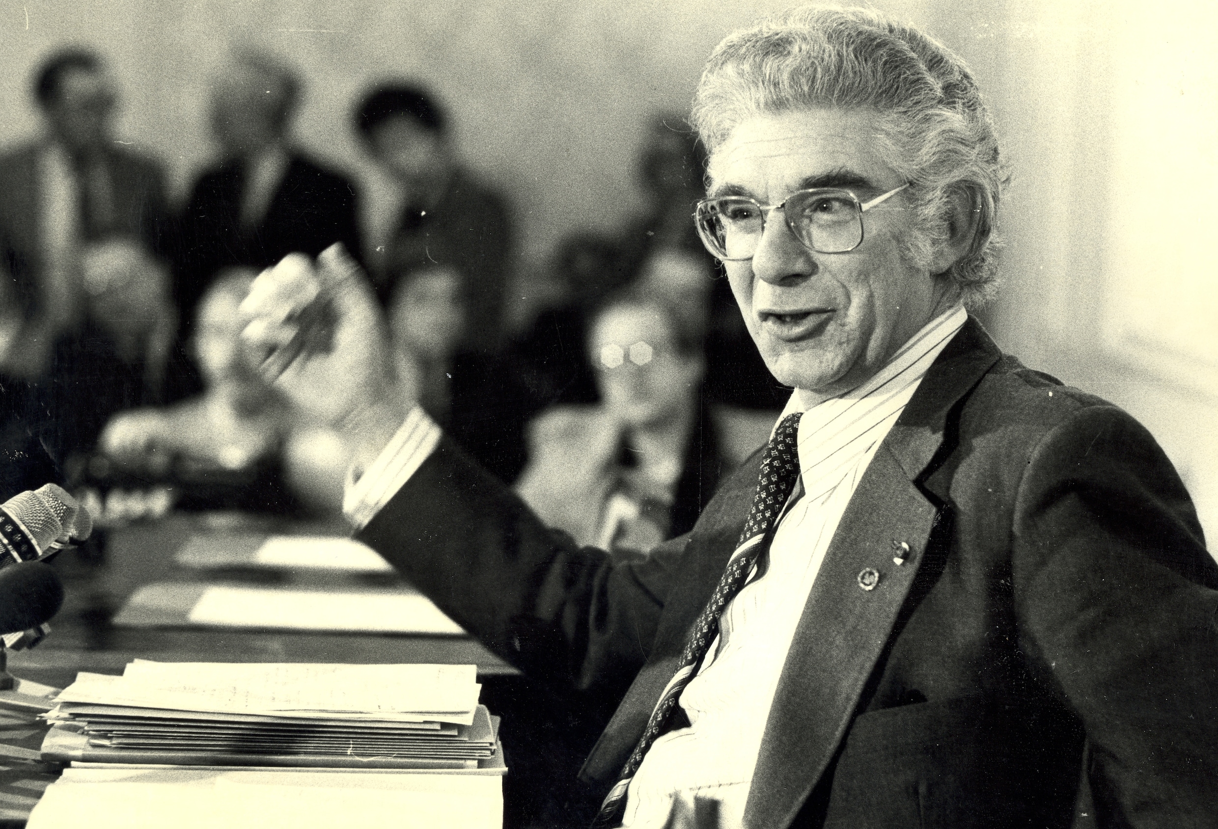 Di Rupo: "De Clercq was een grand monsieur humaniste" | De Morgen