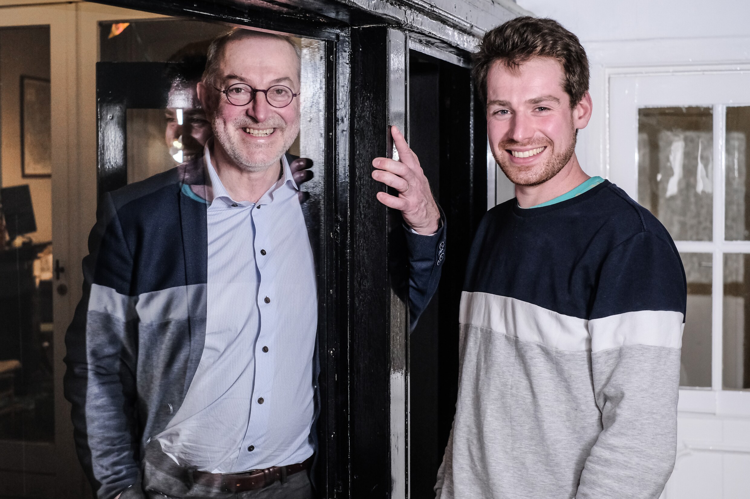 ‘Als ik ’s avonds zie dat onze papa er in de tv-studio vermoeid en ...