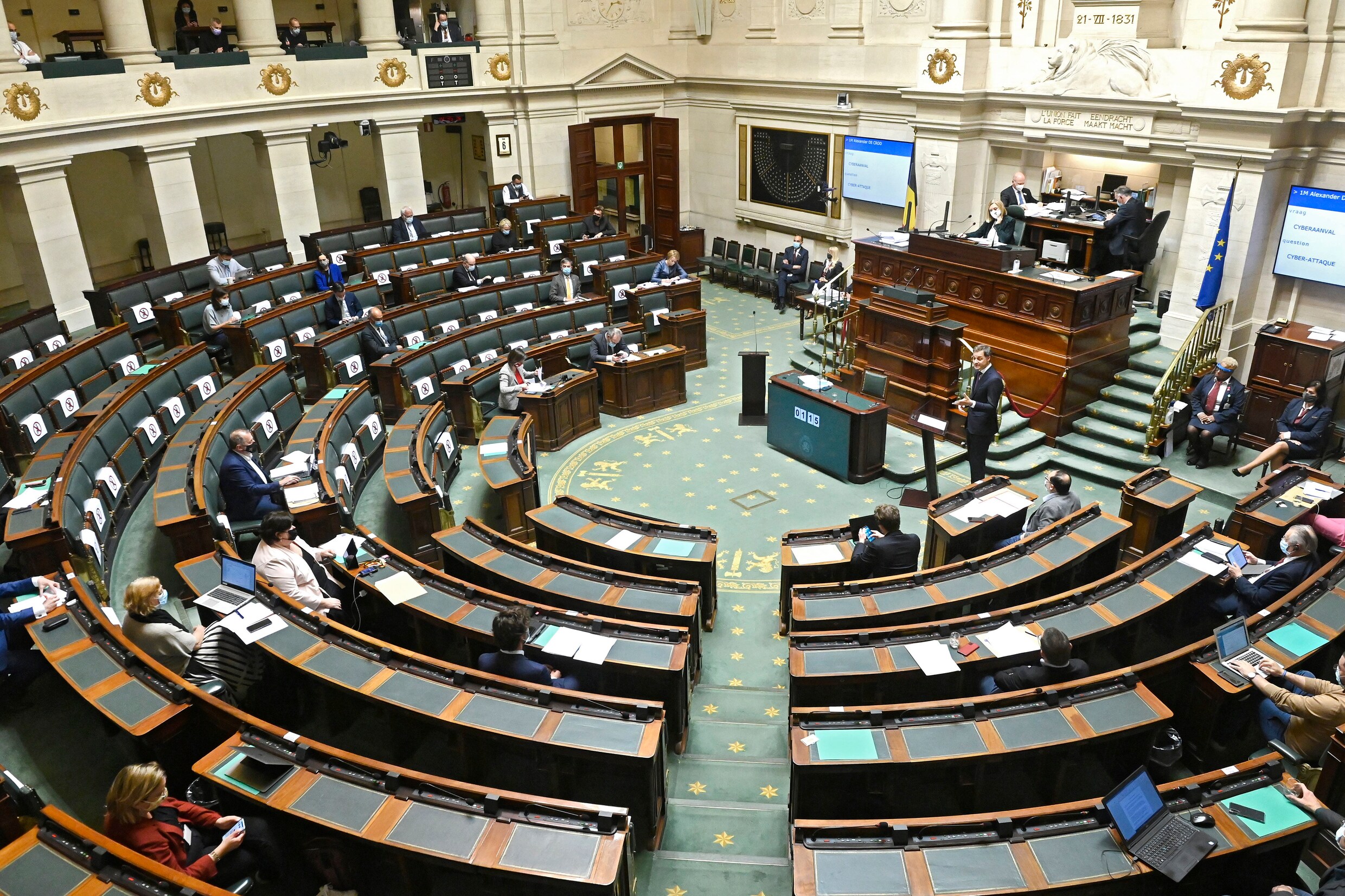 Ministers beantwoorden vragen over klopjacht: volg hier het plenair ...