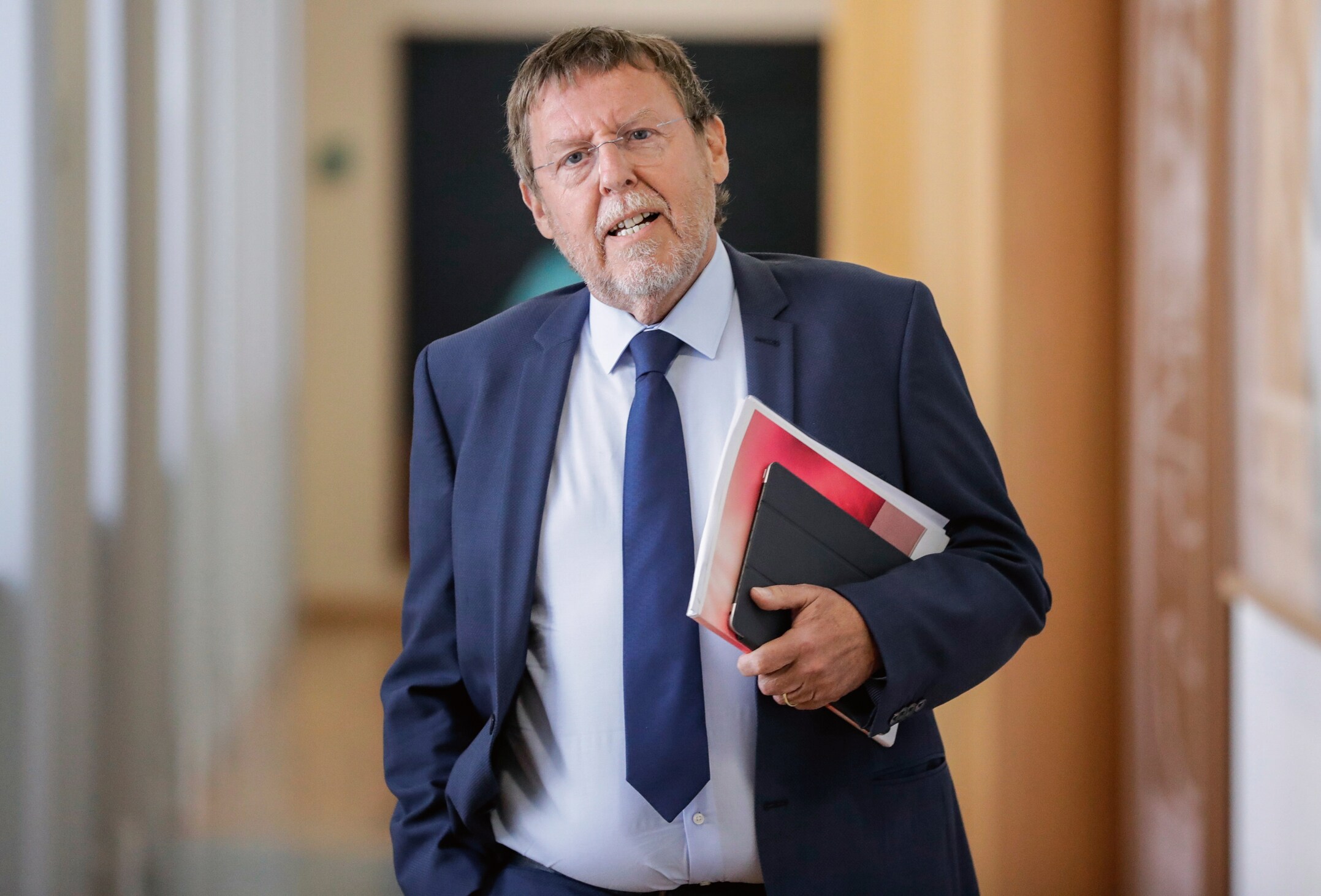 Eis van Siegfried Bracke om ‘graaipensioen’-petitie van PVDA offline te ...