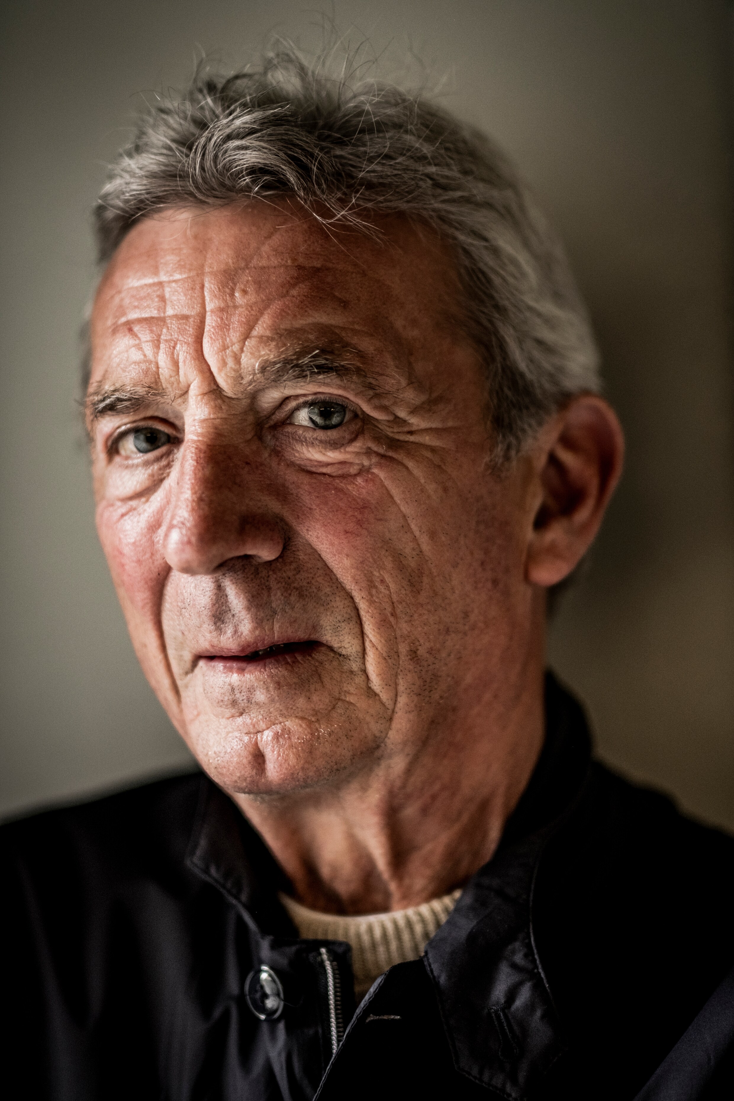 ‘Witse’-scenarist en stiefzoon over hun verslaving: ‘Ik lag te bleiten ...