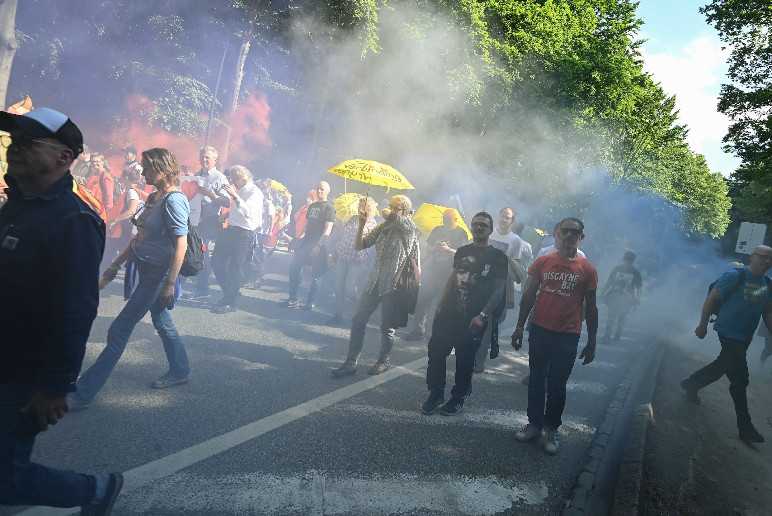 Live - Duizendtal actievoerders op verboden mars door Brussel, onder ...