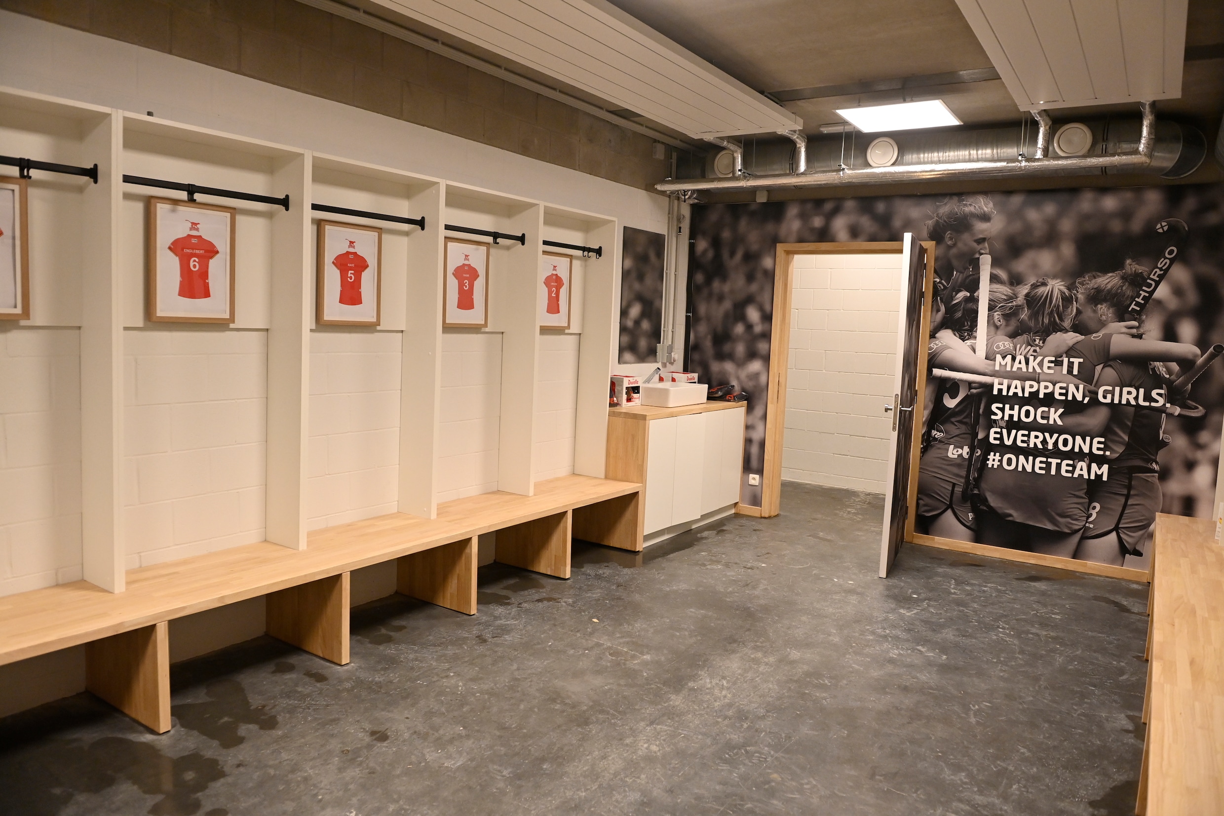 Panther of Lion, het basisloon bedraagt tussen de 1.100 euro en 2.300 ...