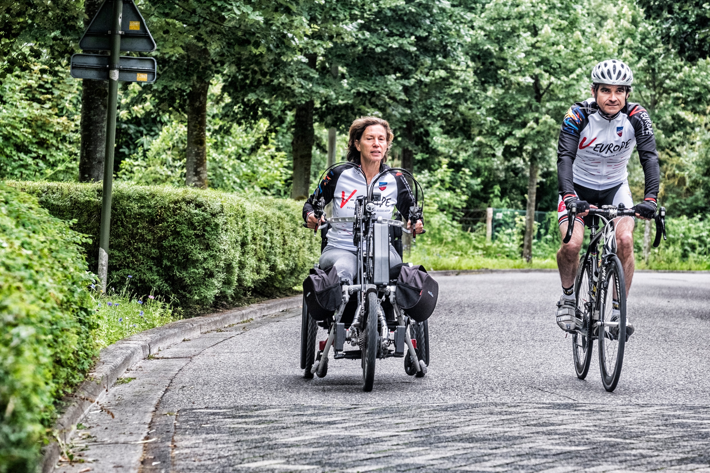 Vier jaar geleden ten dode opgeschreven na aanslag, nu Mont Ventoux op ...