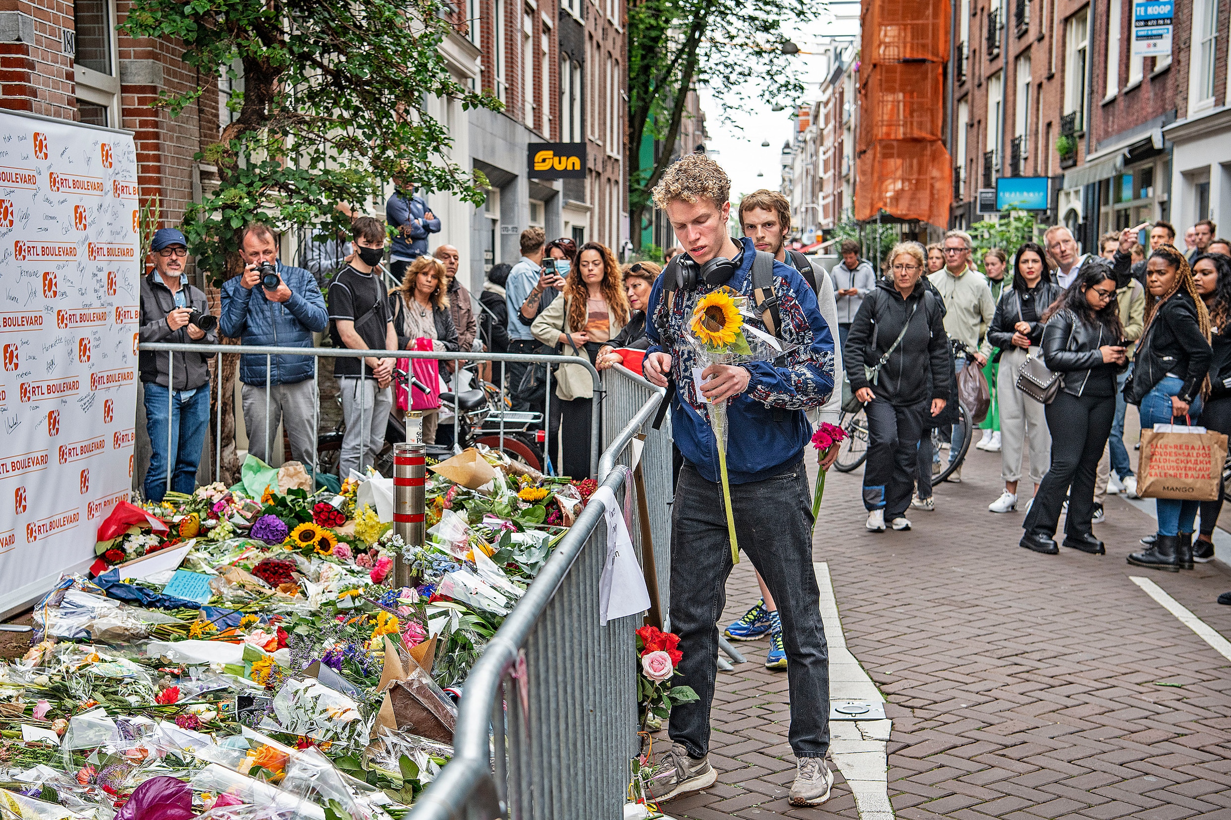 ‘Waarom moest Peter R. de Vries dood?’: OM vraagt verdachten om antwoorden | De Morgen