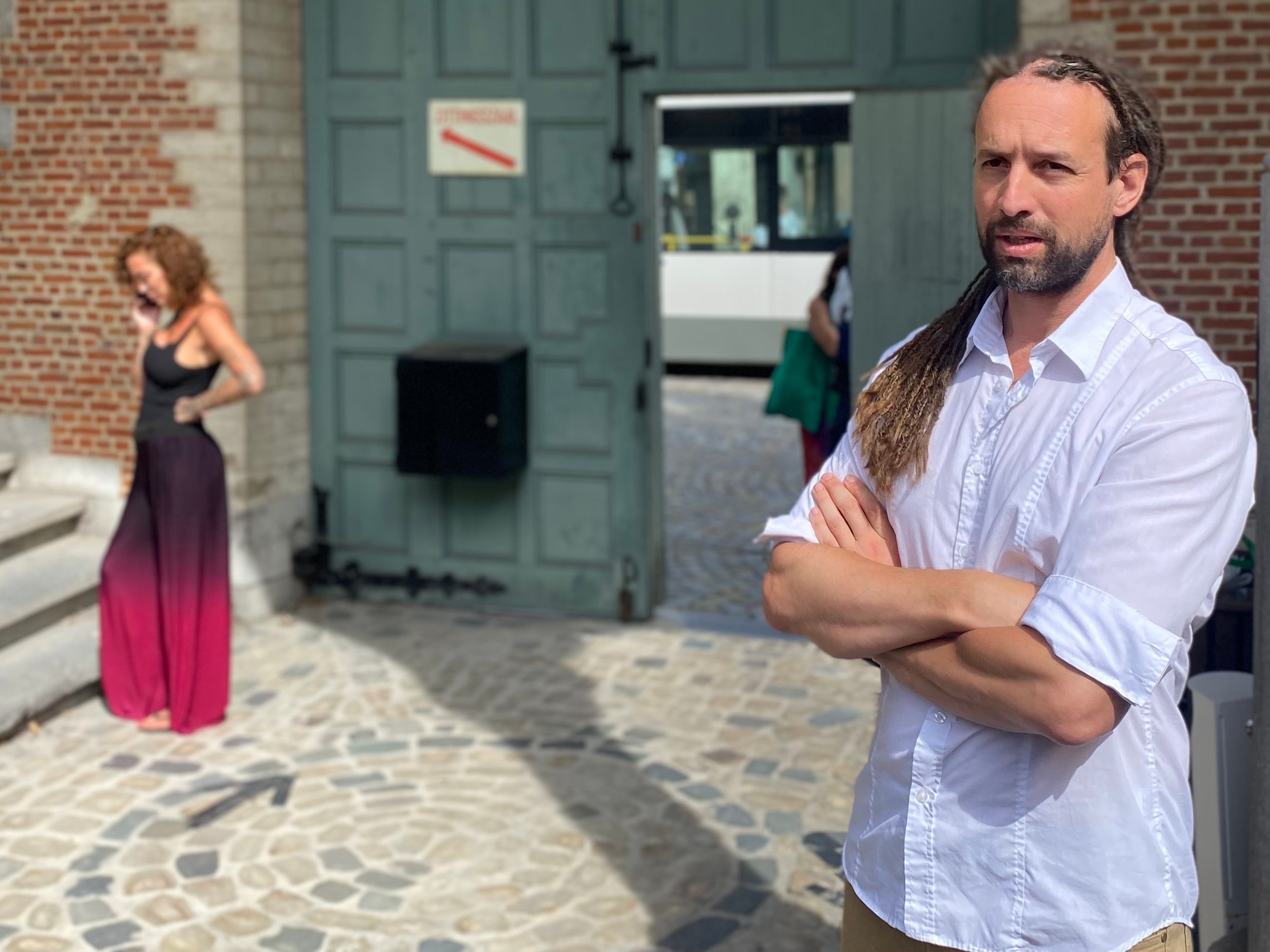 Viroloog Van Ranst en coronascepticus Engel staan voor de rechtbank ...