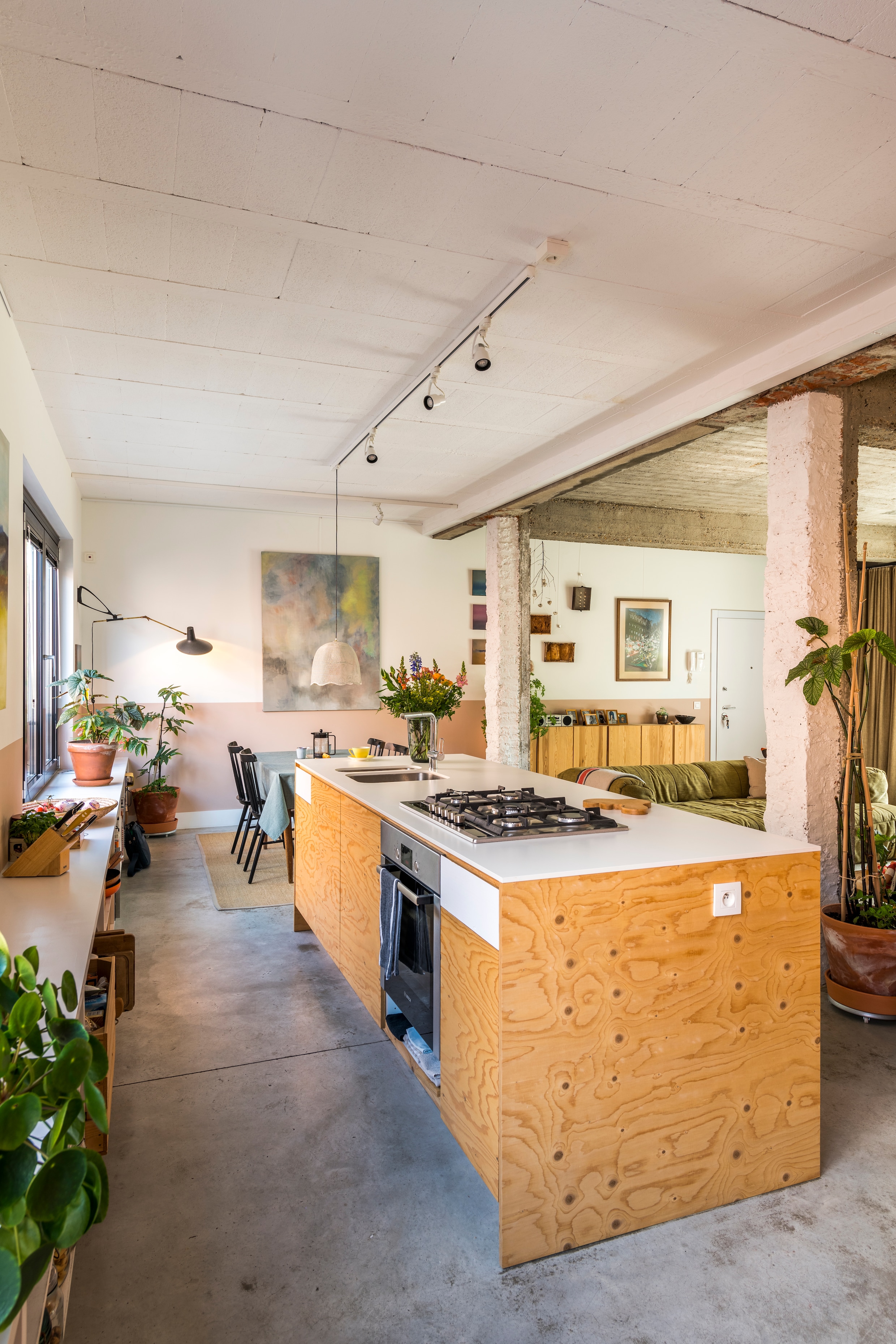 Heidi en haar dochter wonen in een lichte, loftachtige flat in het hart ...