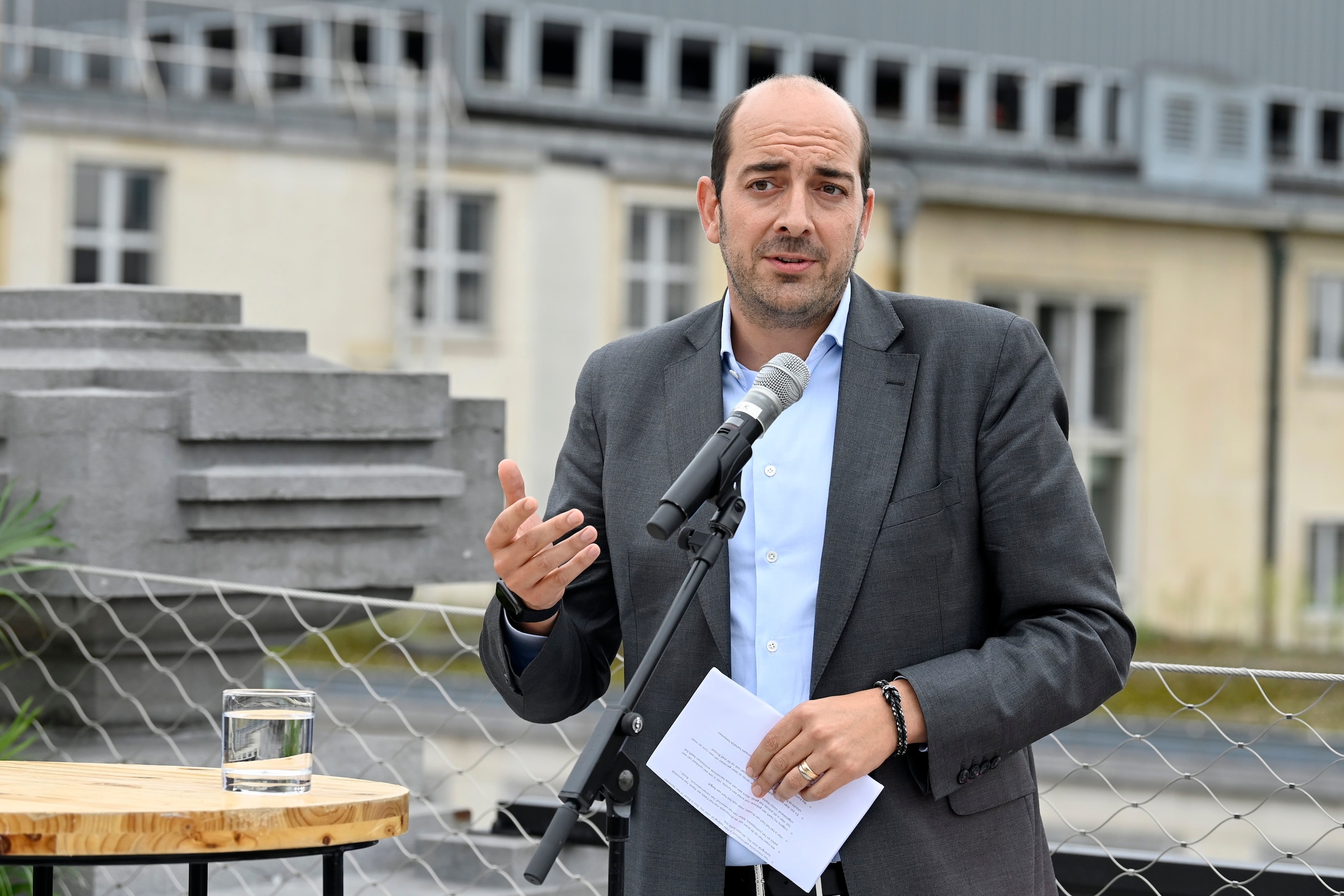 Beveiligingsfout in federale Kamer: MR-kamerlid loopt salaris mis na ...