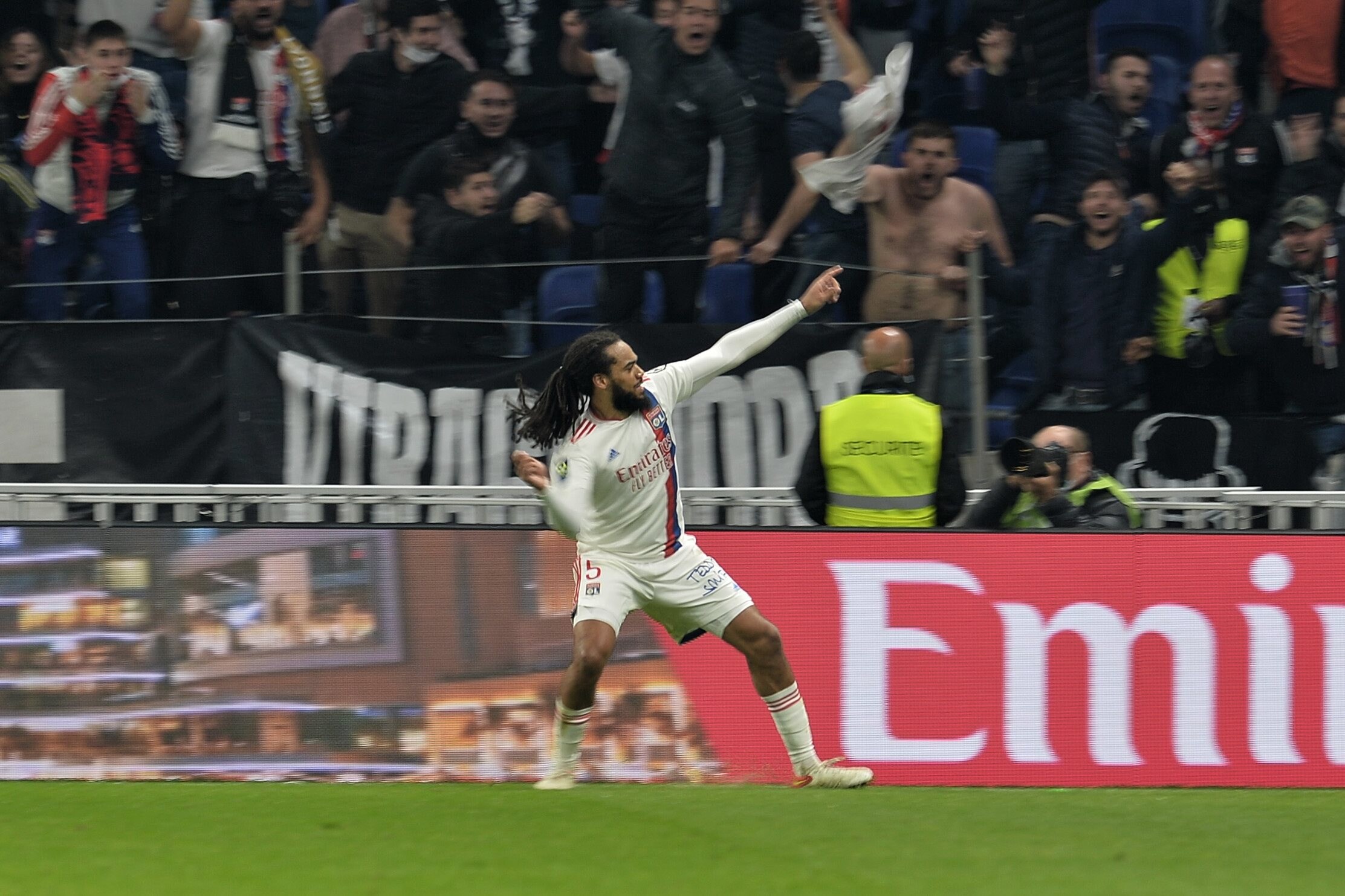 De lat lager leggen of koppig blijven wachten? Het bizarre verhaal van ...