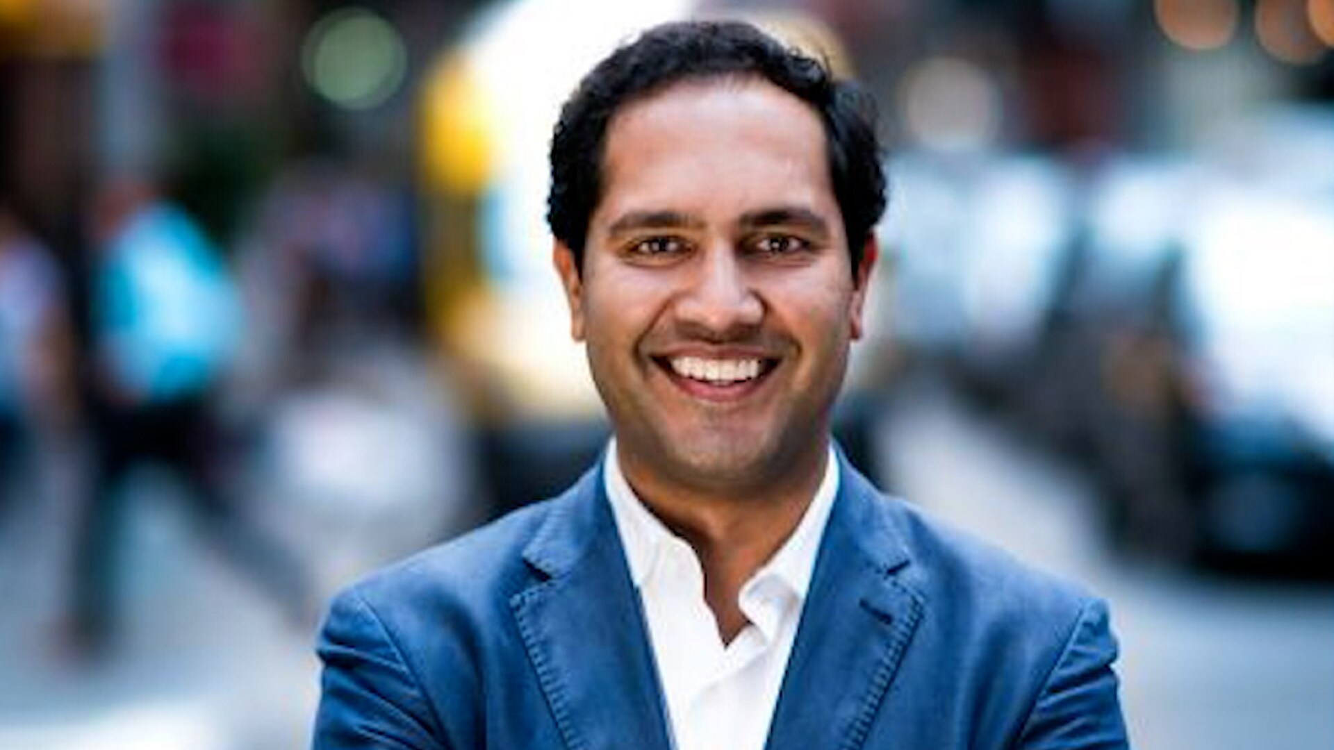 Omstreden CEO ontslaat 900 mensen via Zoom, en moet nu door het stof ...